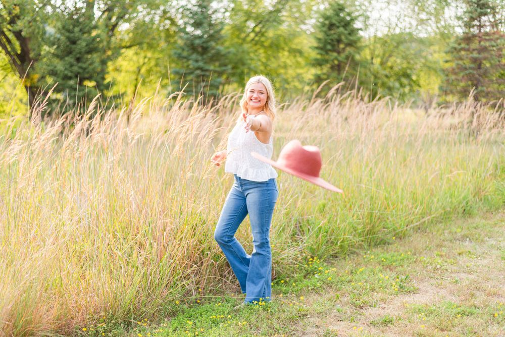 Ava | Downtown Mankato and Rasmussen Woods Senior Session | Southern ...