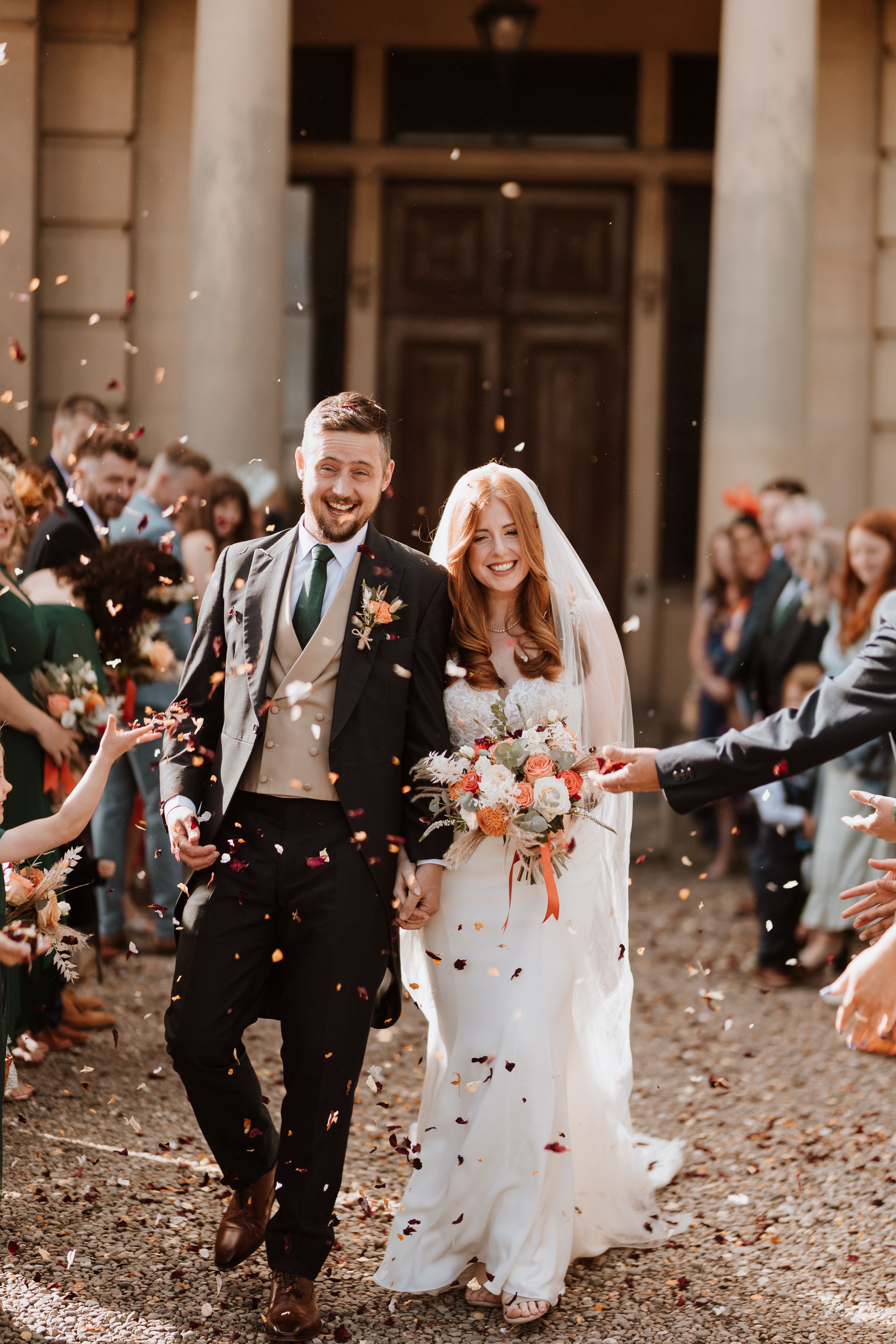 Nailing the Perfect Confetti Throw: Tips and Tricks for a Picture ...