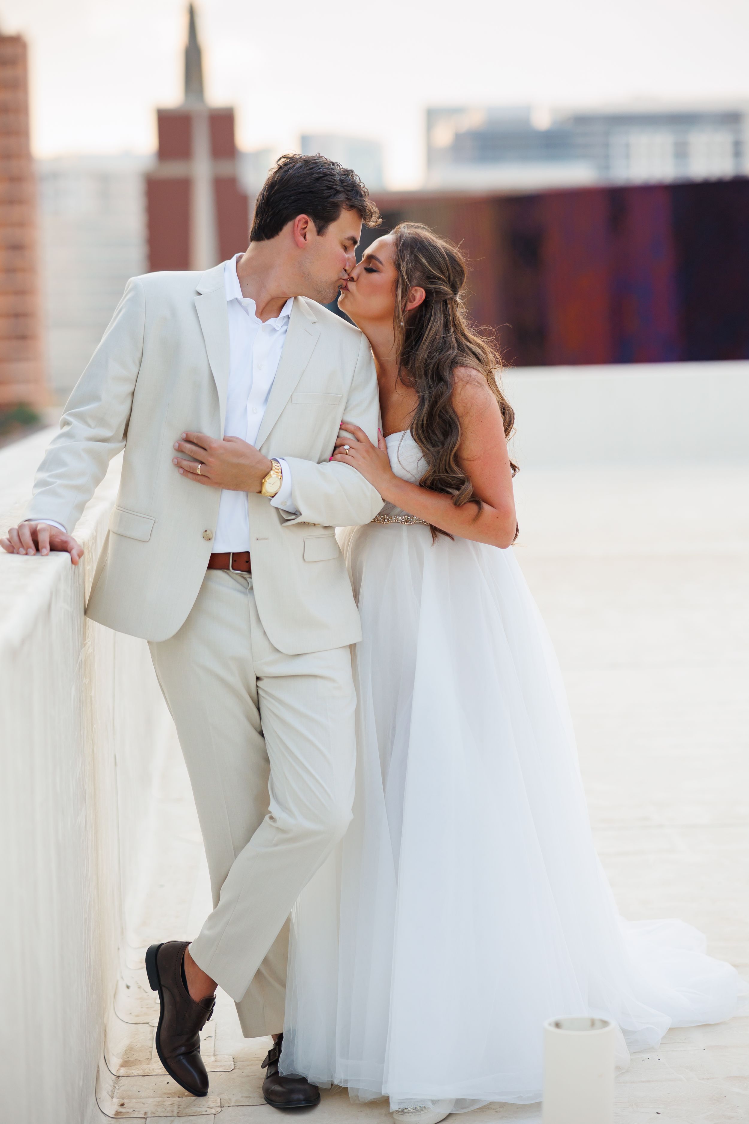 Chelsey & Casey’s Dallas Rooftop Wedding at 400 North Ervay - K ...