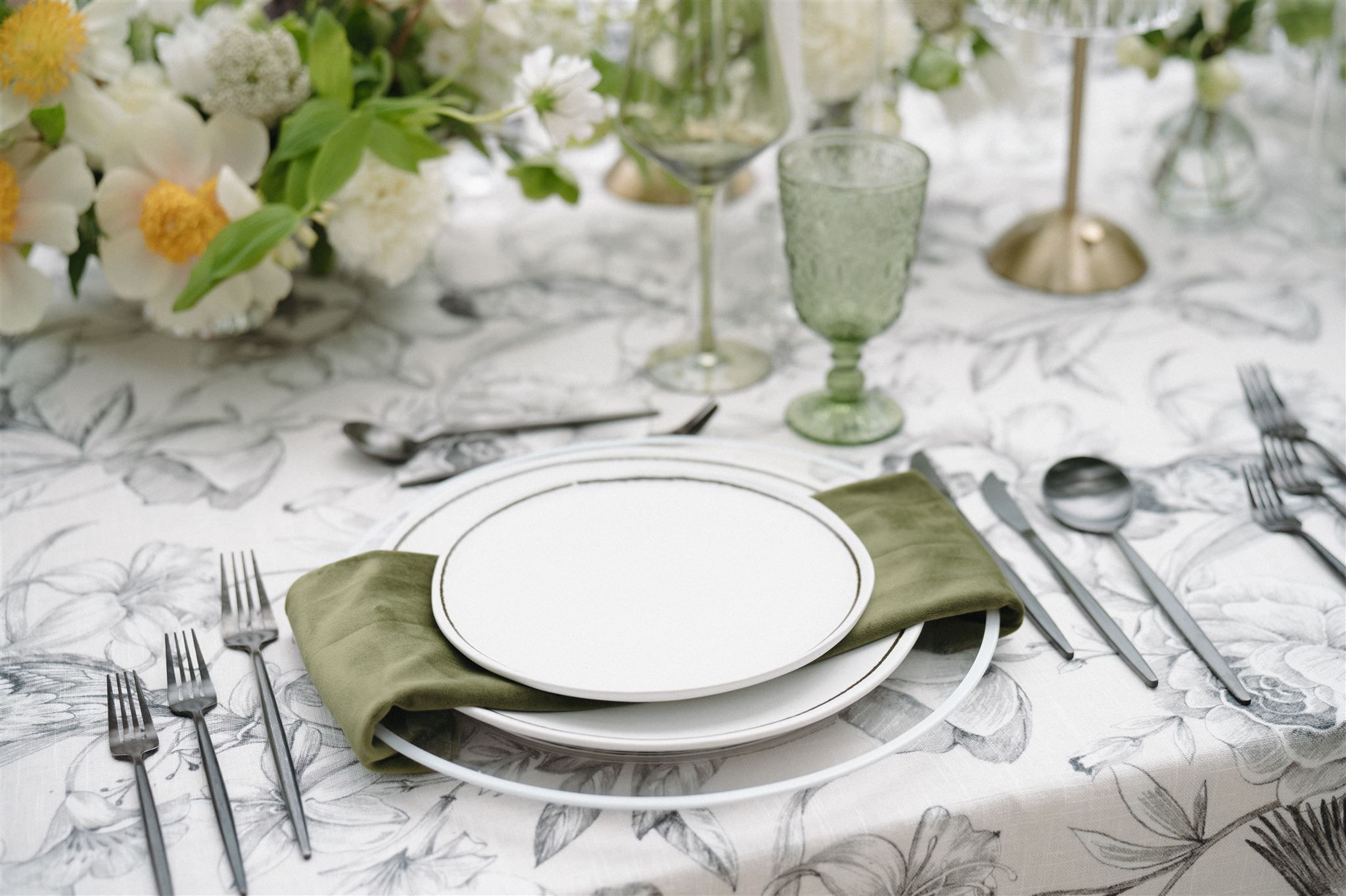 A Stunning Sandlewood Manor Wedding: Kendall & Carter's Elegant ...