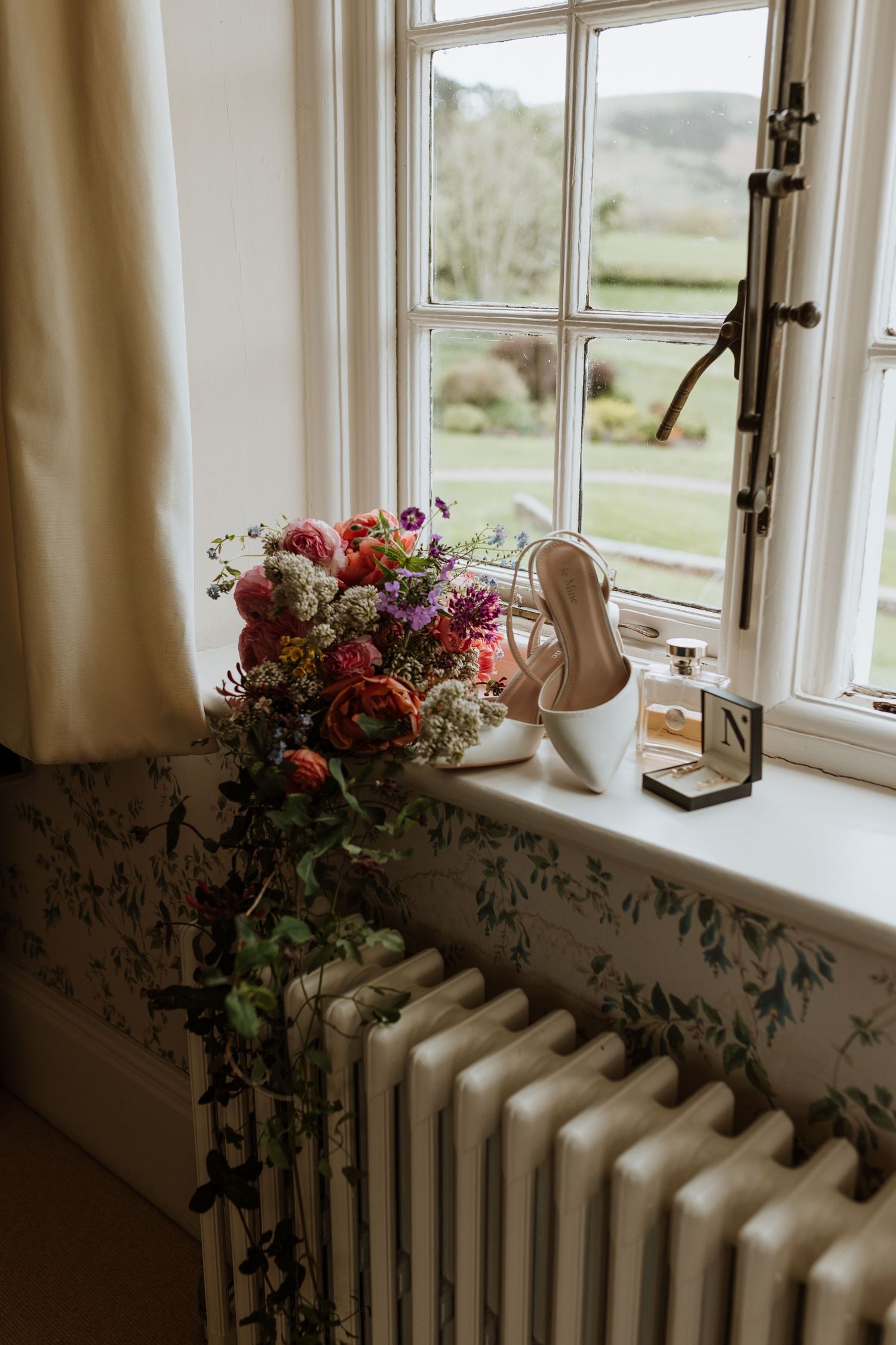 Laid-back May Garden Wedding at Plas Dinam Country House - Pix by Vix