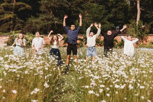 Family Gathering Photoshoot Guide | Everything You Need to Know ...