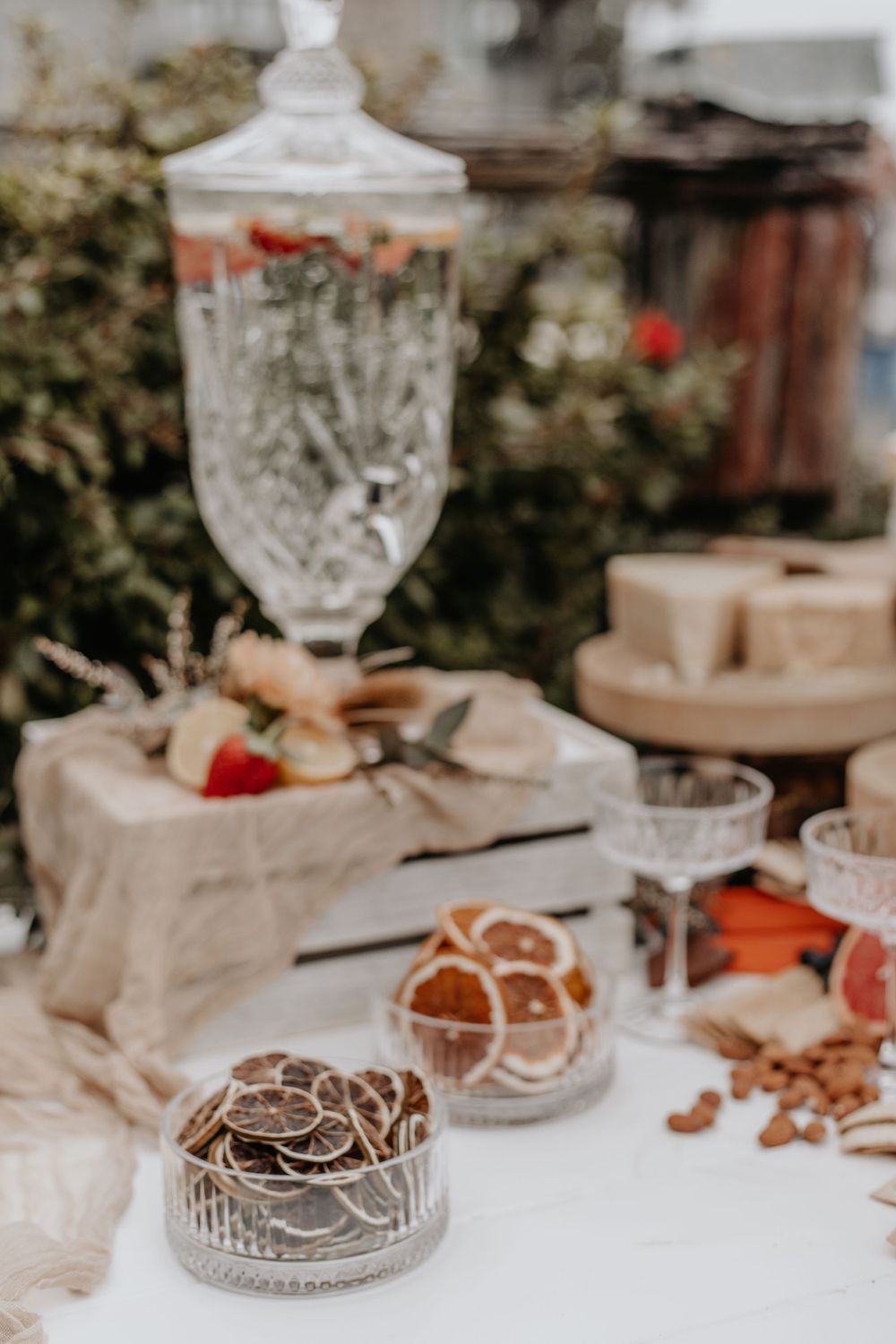 how to - crafting the most beautiful reception tablescapes - One Wild ...