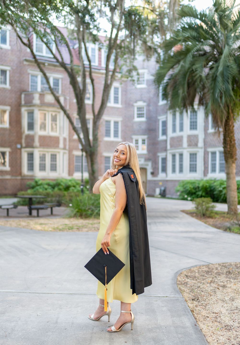 UF Graduation Photo Poses - Tips for UF Grads - Jimena DC Photography