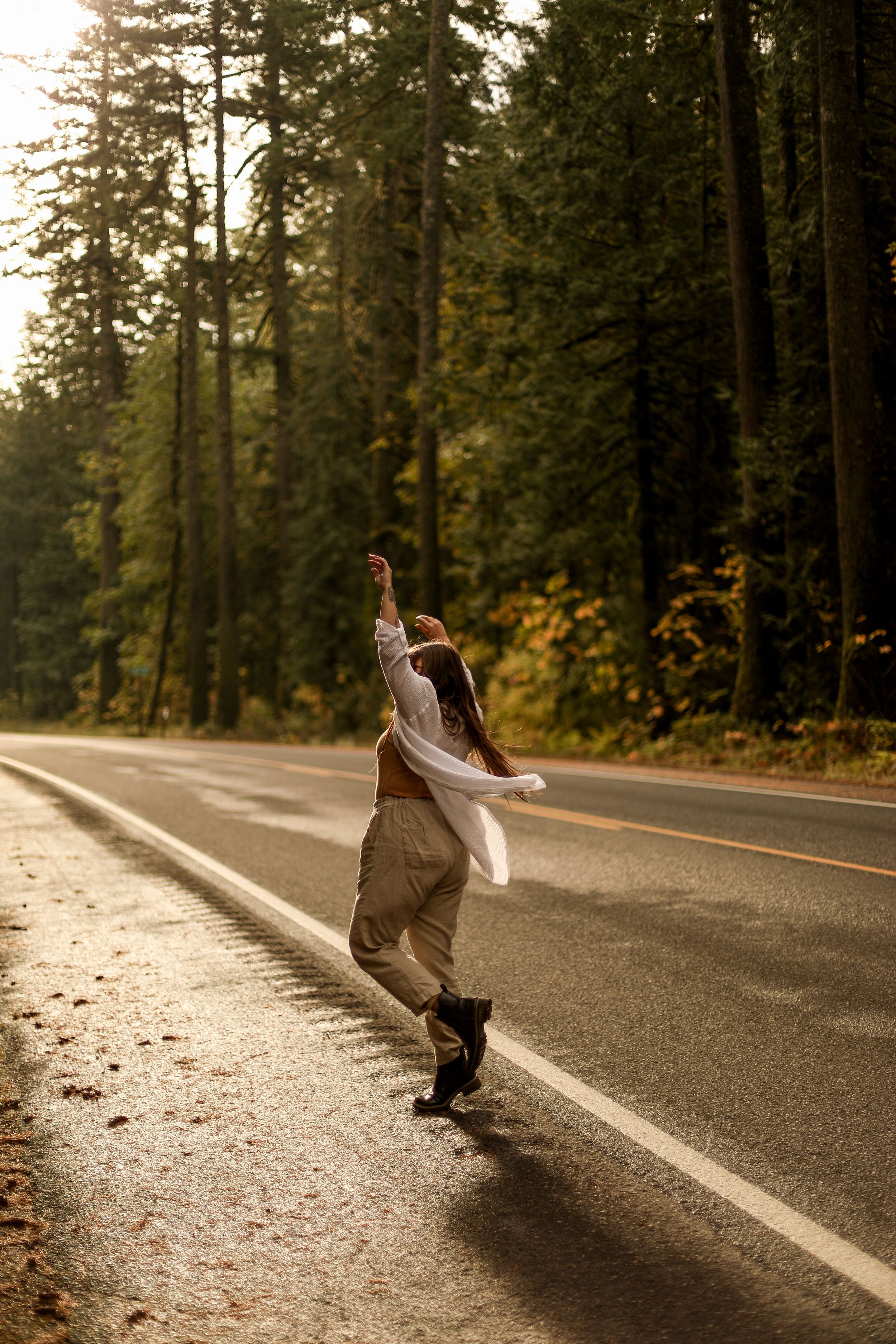 Colorful Photoshoot Ideas: An Artist Using Paint - Emma K Photo: Oregon ...