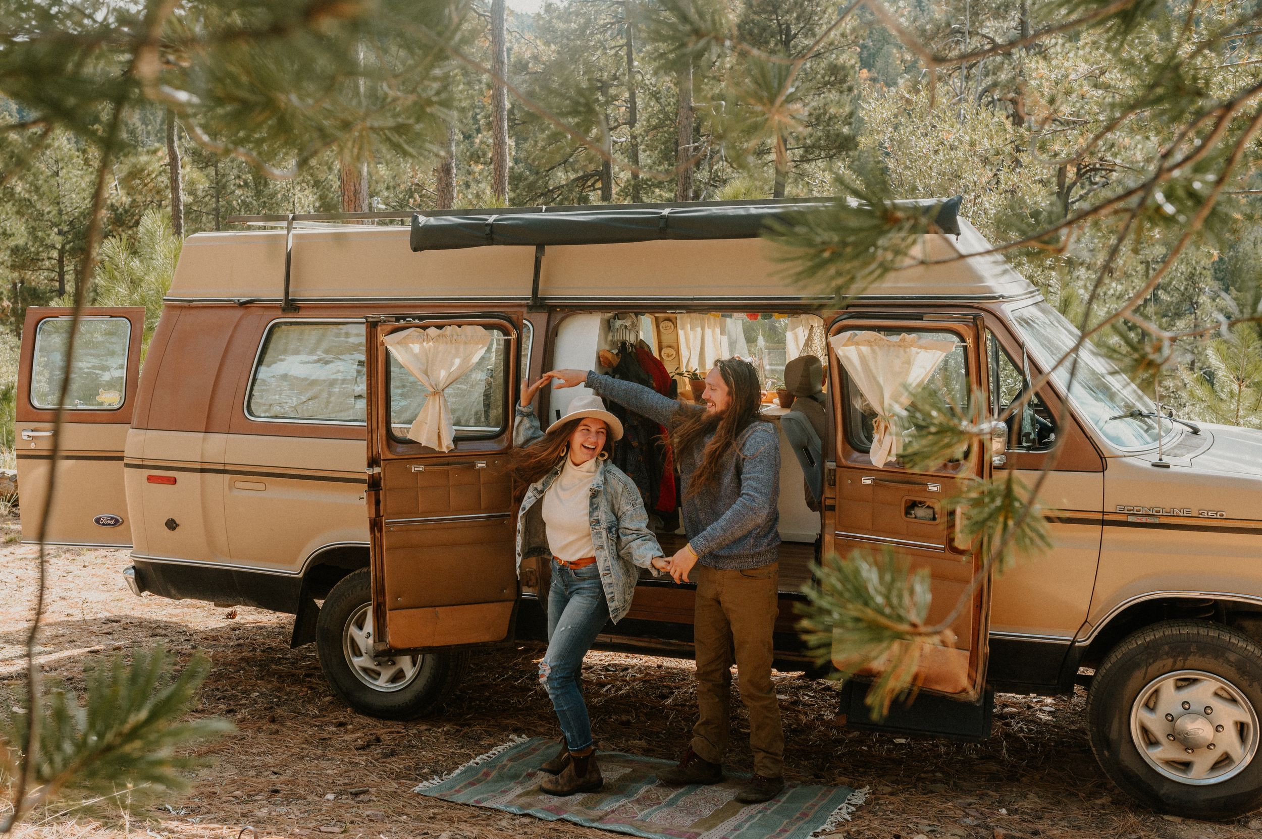 5 Reasons You Should Book a Family or Couple In-home Session - bees ...