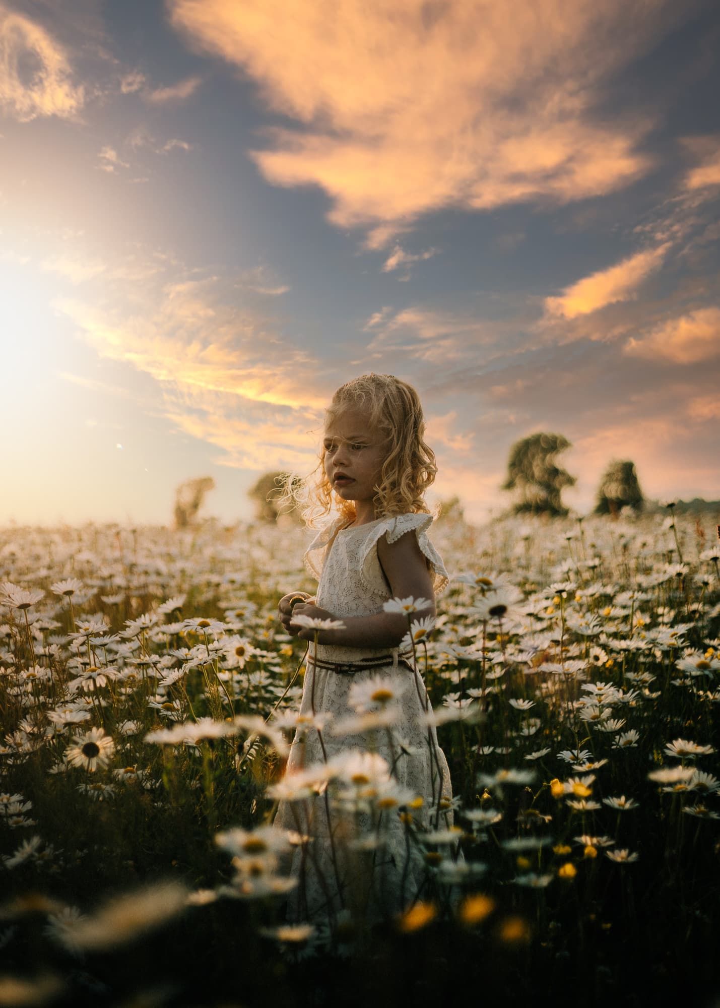 Spontane & natuurlijke communie & lentefeest fotografie in West Vlaanderen - sid kemel ...