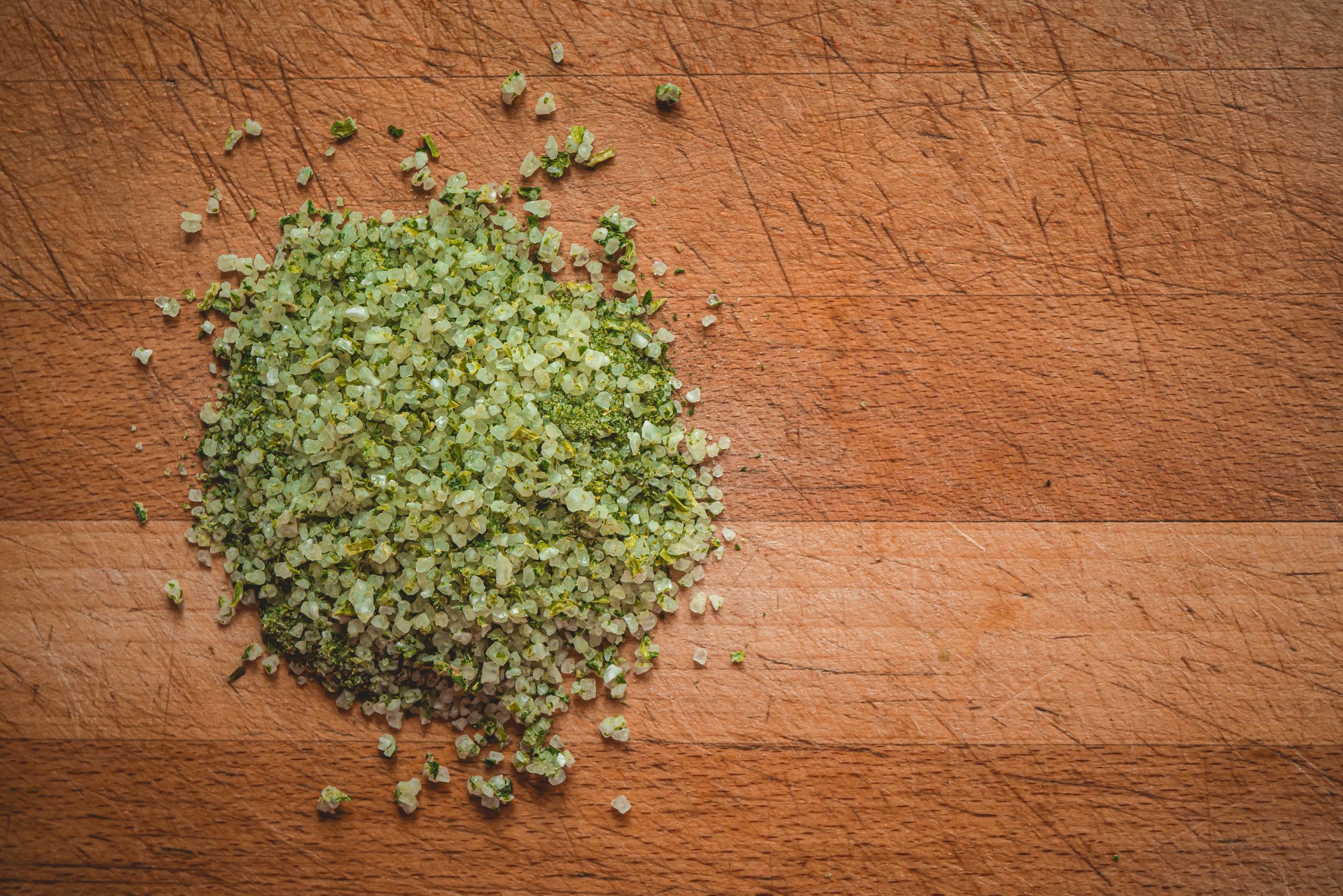 Recipes: Wild Garlic Salt - The Grizzly Forager: The Definitive Guide ...