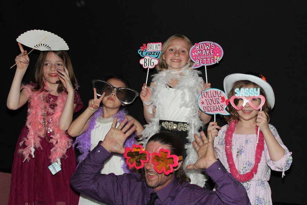 Your Guide to Throwing an Awesome Kid’s Party - Snap 'N Pics