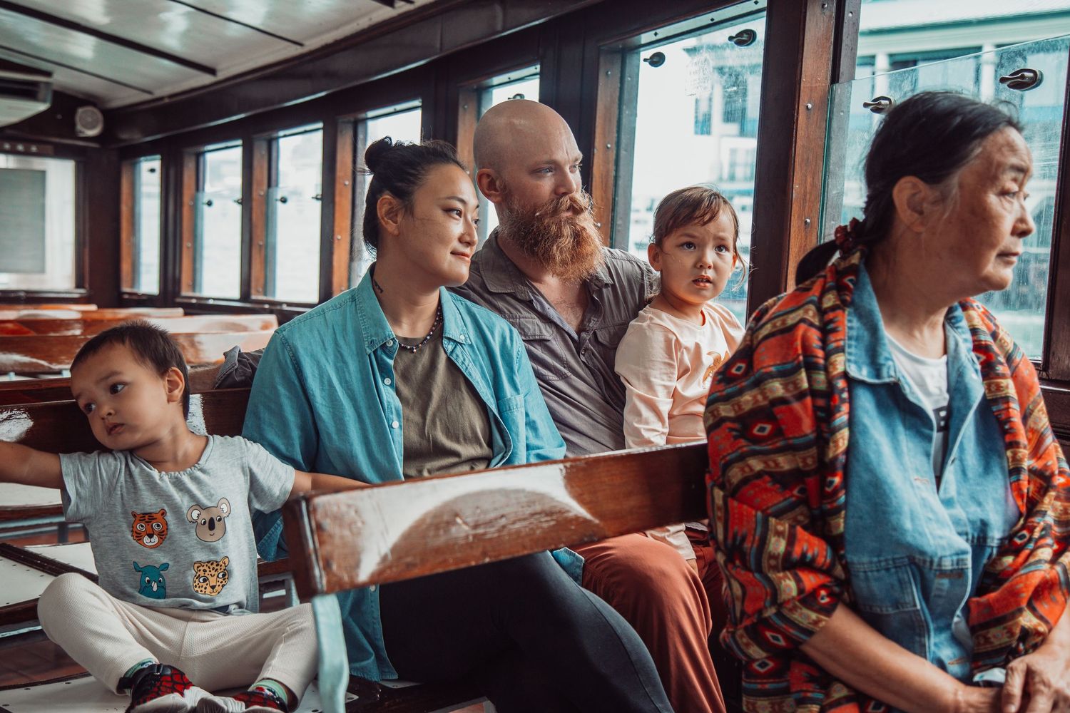 Contact - Light & Shadow Photography