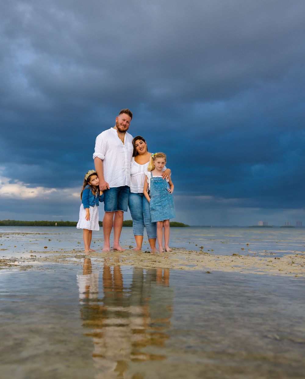 Tips on booking your first family portrait session! - TASH PHOTO