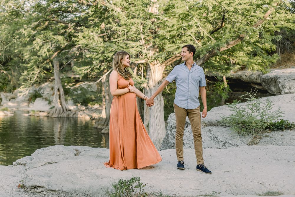 The Best Time to Book Your Maternity Session - Kacie Tennet Photography