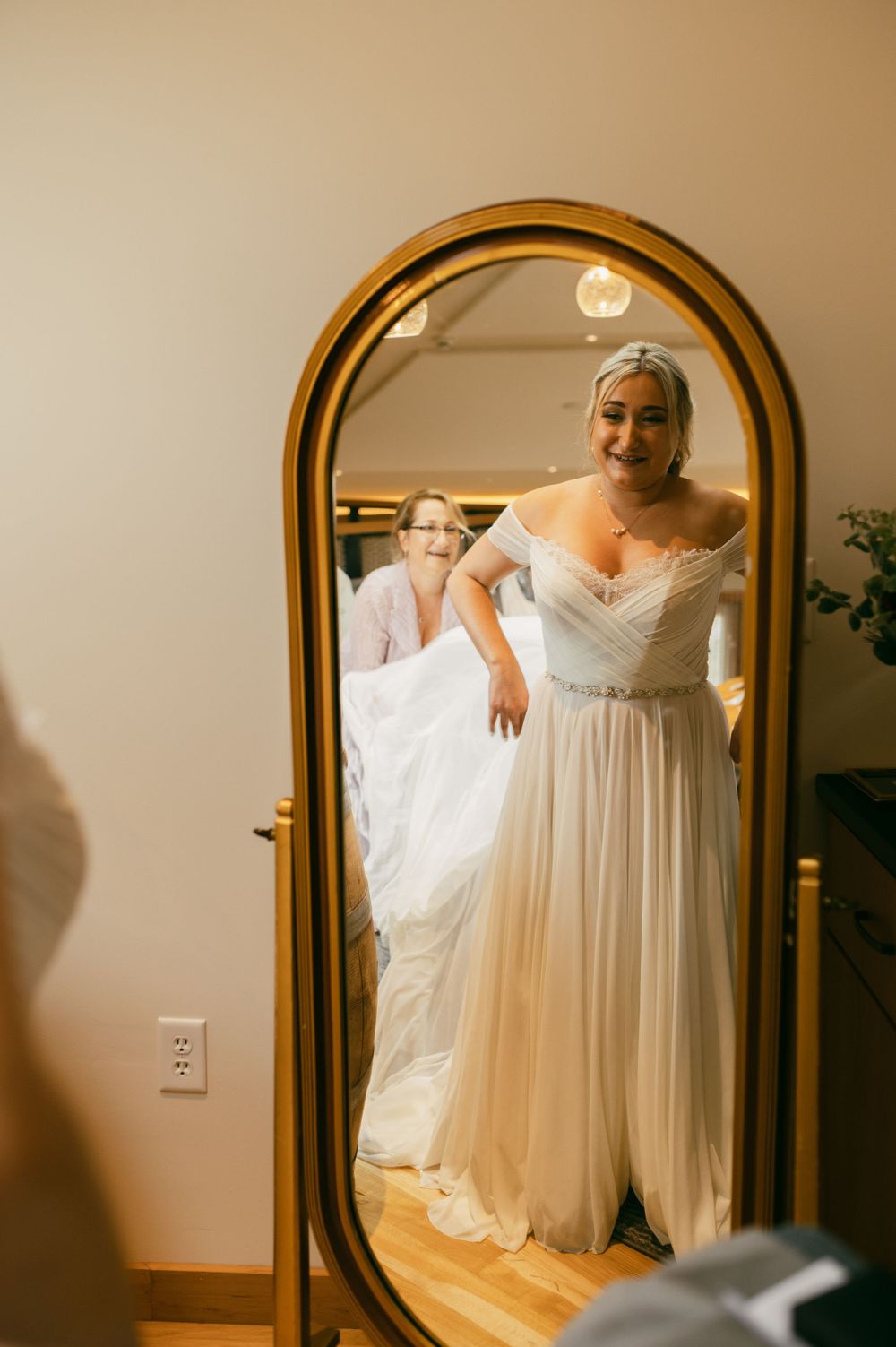 PNW Vineyard Wedding - Elly + Jeremiah - bees + mulberry photography