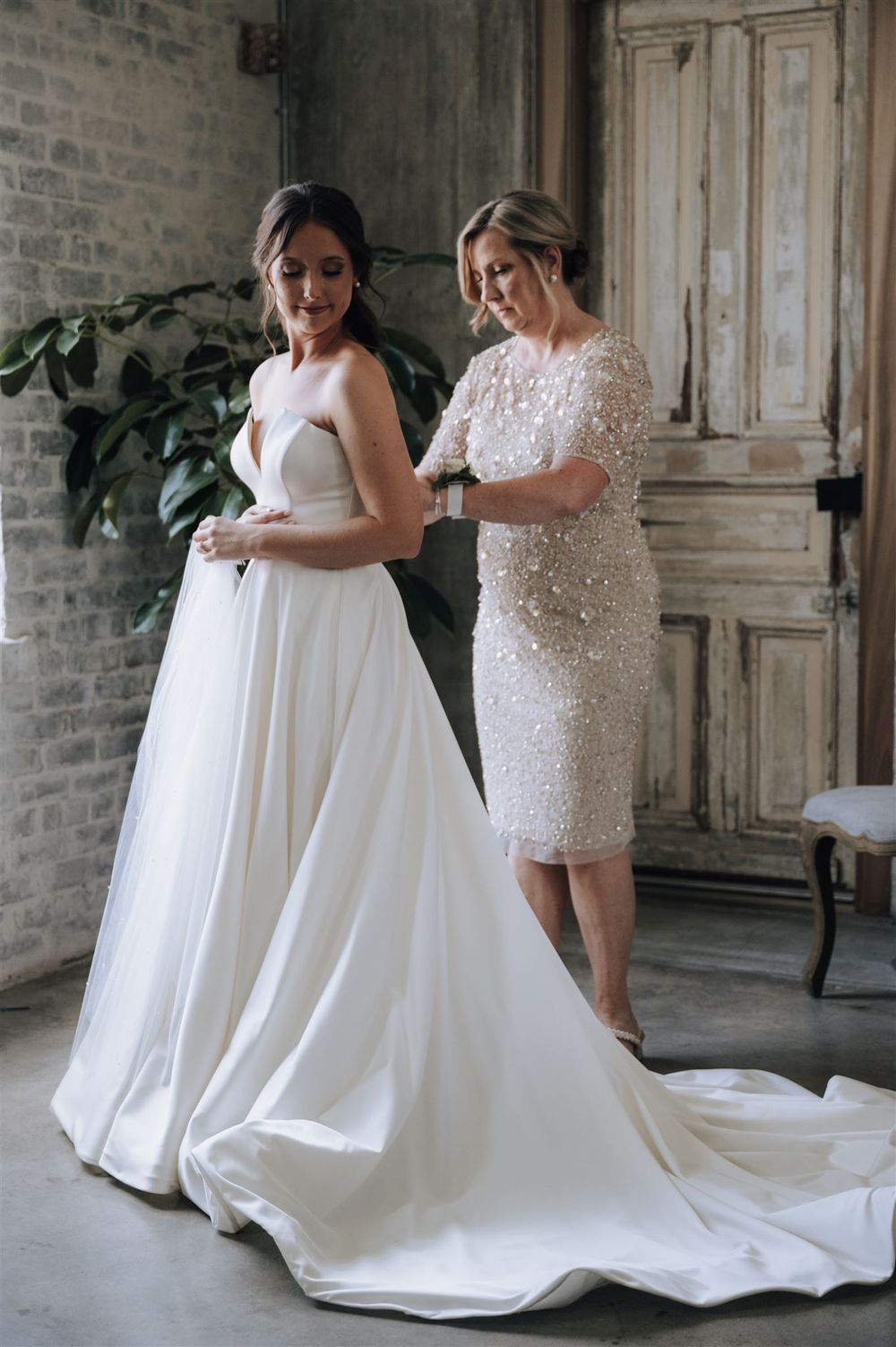 Modern Industrial-Chic Wedding at The Astorian, Houston