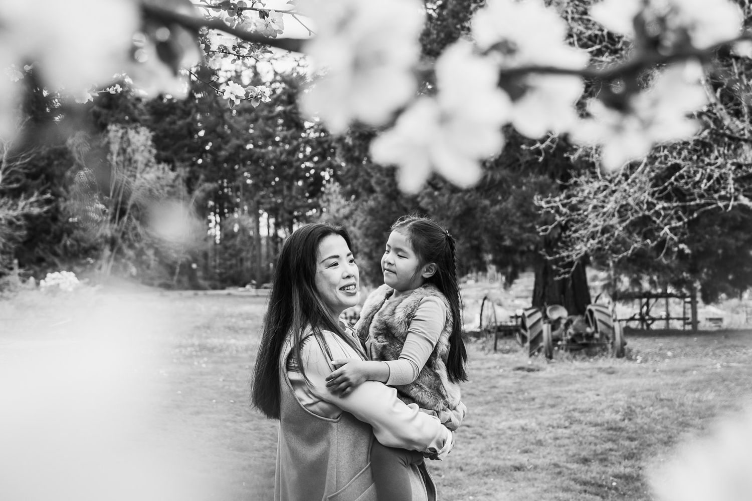 Top Poses For Spring Family Photos, McAuliffe Park - Ling Ling Zheng ...