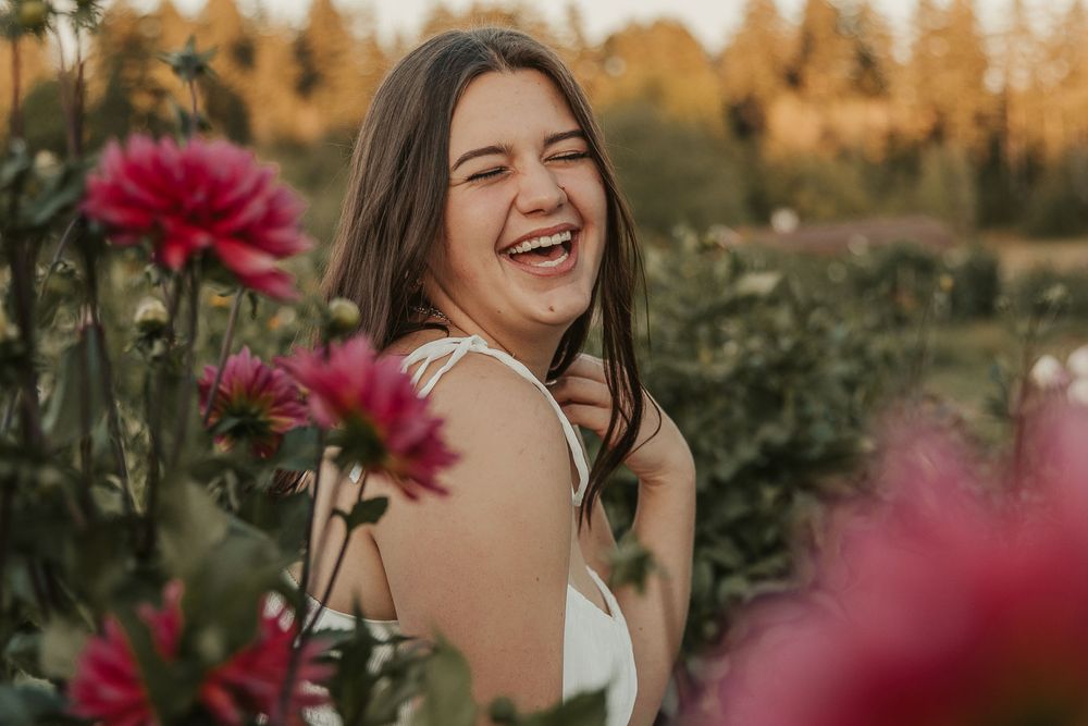 Haleigh's Senior Portraits in a Dahlia Flower Field | Spokane Senior ...