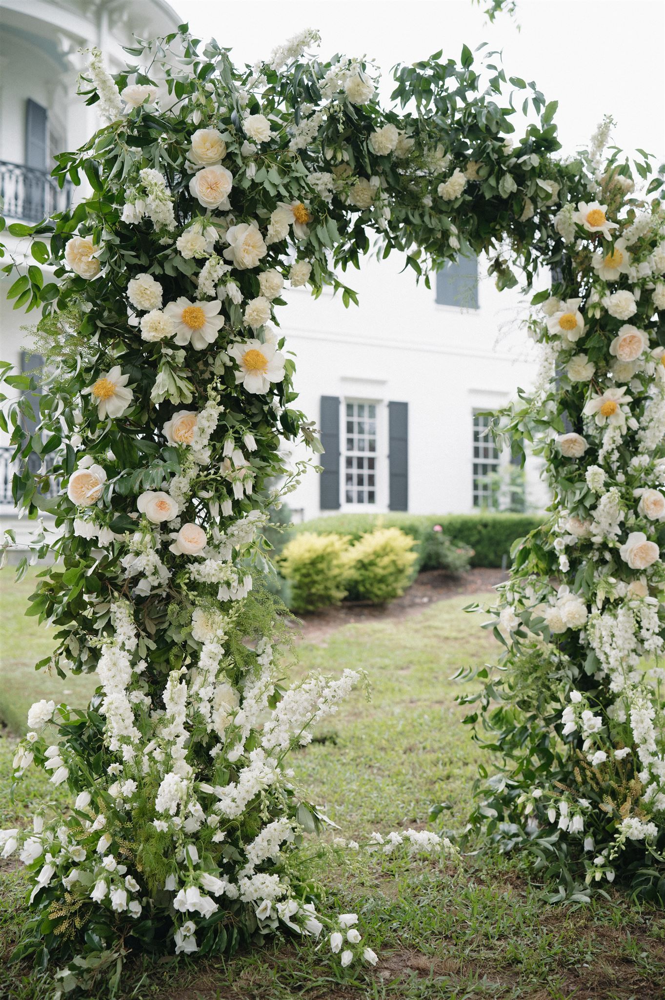 A Stunning Sandlewood Manor Wedding: Kendall & Carter's Elegant ...