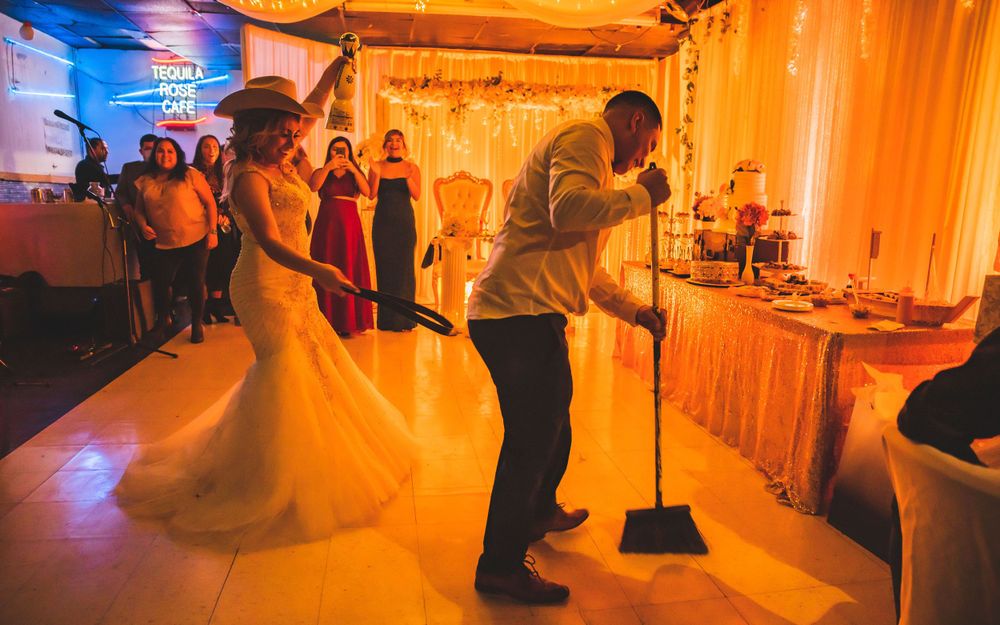 El Baile del Mandilón: A Mexican Wedding Tradition Full of Fun and ...
