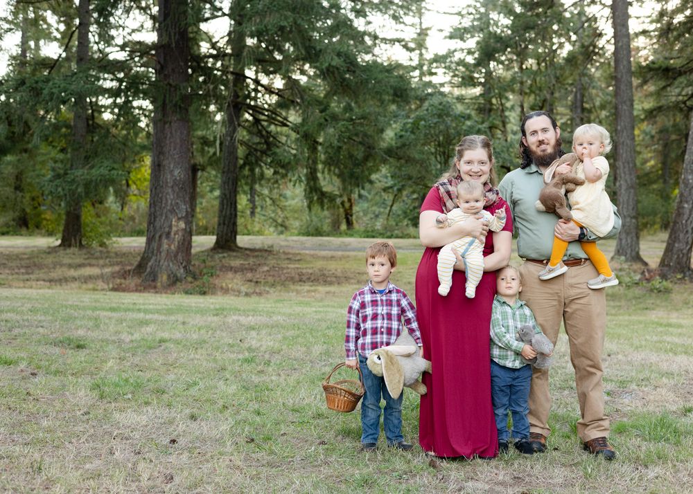 Estacada Family Portrait Session - Family of 6 - Little Eagle Studios