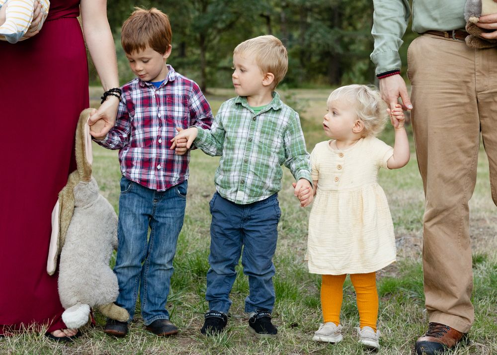 Estacada Family Portrait Session - Family of 6 - Little Eagle Studios