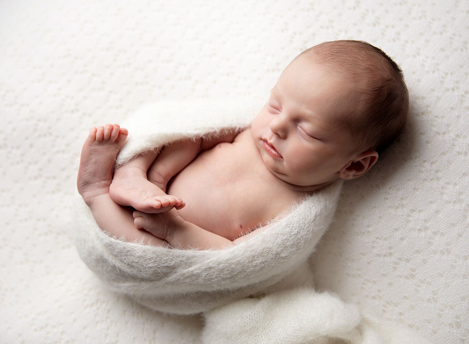 5 Timeless Newborn Photography Poses Without Props in London & Kent ...