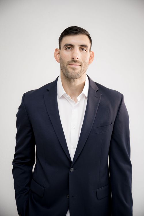 Personal Branding Photos vs. Regular Headshots: What's the Difference ...