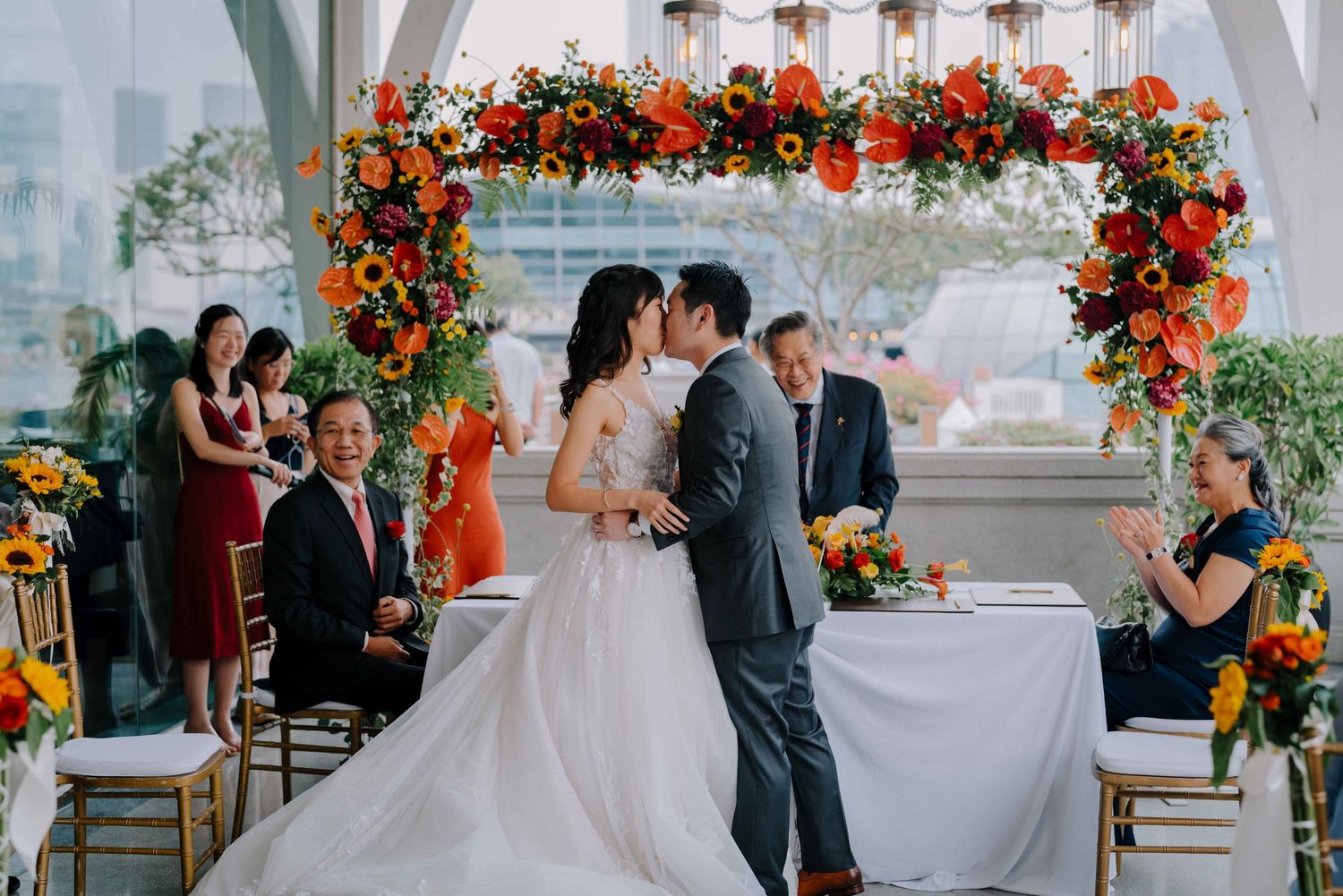 An Understatedly Classic Wedding Dinner at the Historic Clifford Pier ...