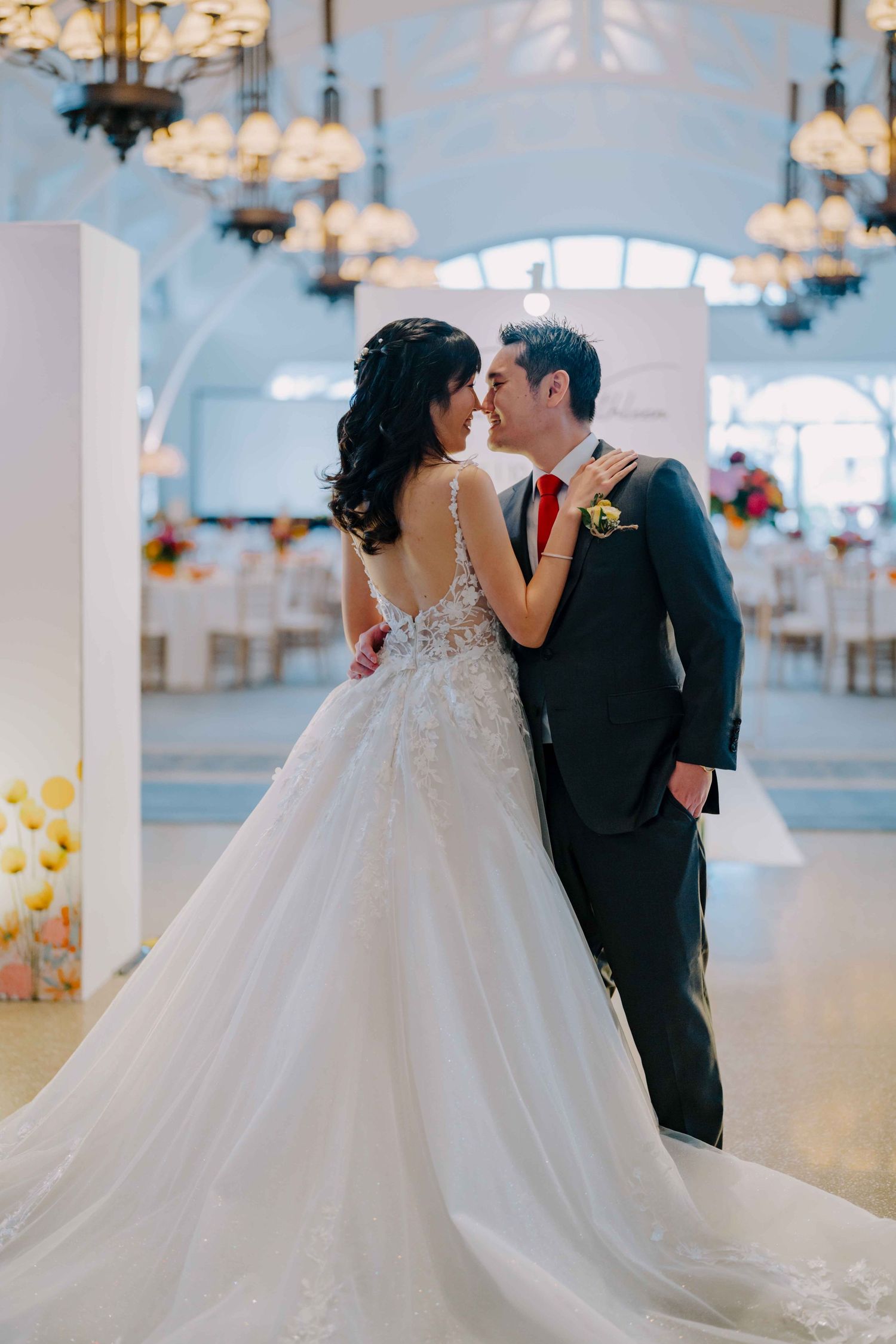 An Understatedly Classic Wedding Dinner at the Historic Clifford Pier ...