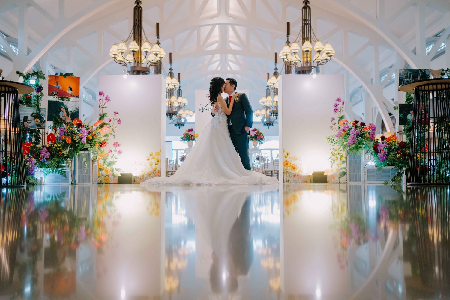 An Understatedly Classic Wedding Dinner at the Historic Clifford Pier ...