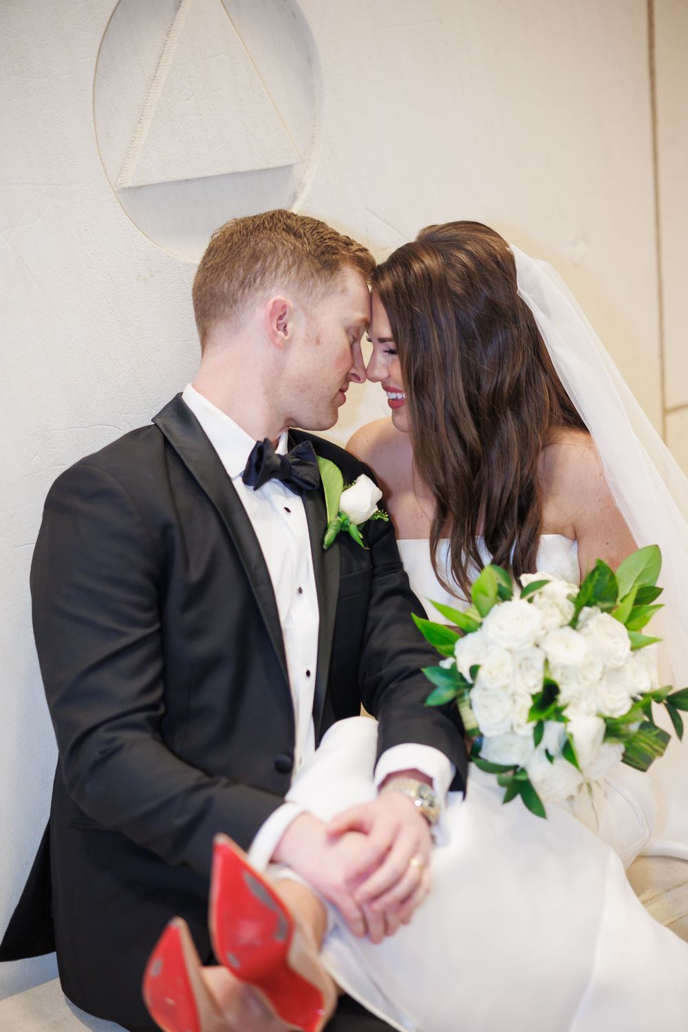 Wedding Photography Posing Tips: How to Feel Comfortable in Front of ...