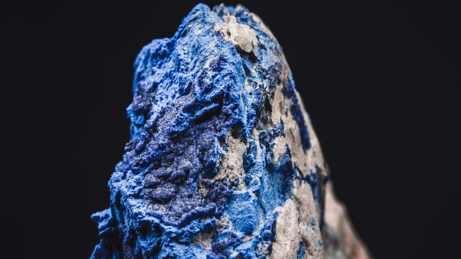 Azurite Meaning, Properties, and Benefits - Geology Rocks Pittsburgh