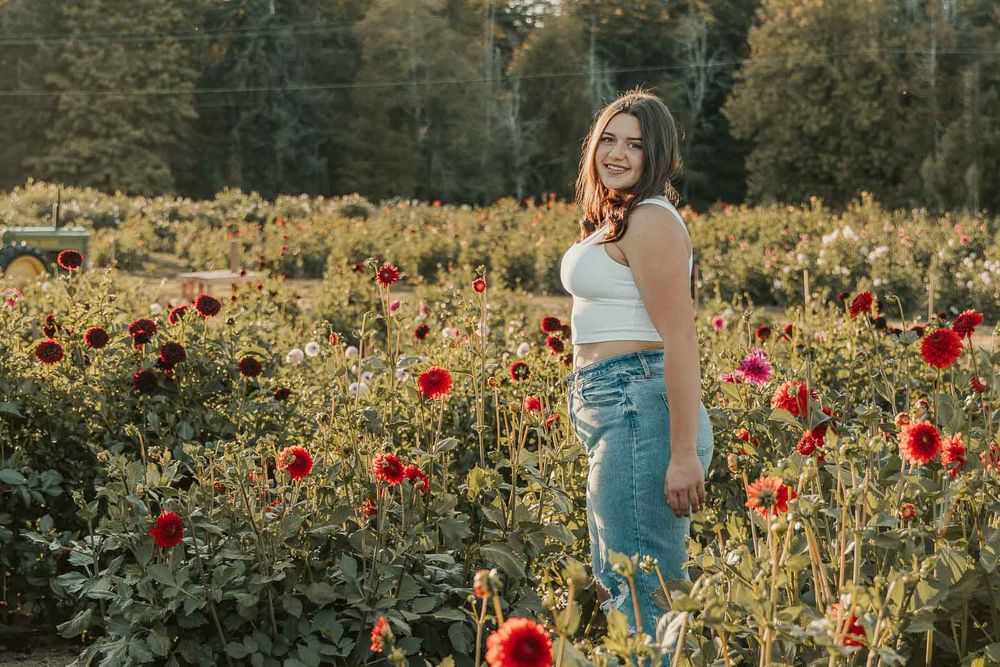 Haleigh's Senior Portraits in a Dahlia Flower Field | Spokane Senior ...