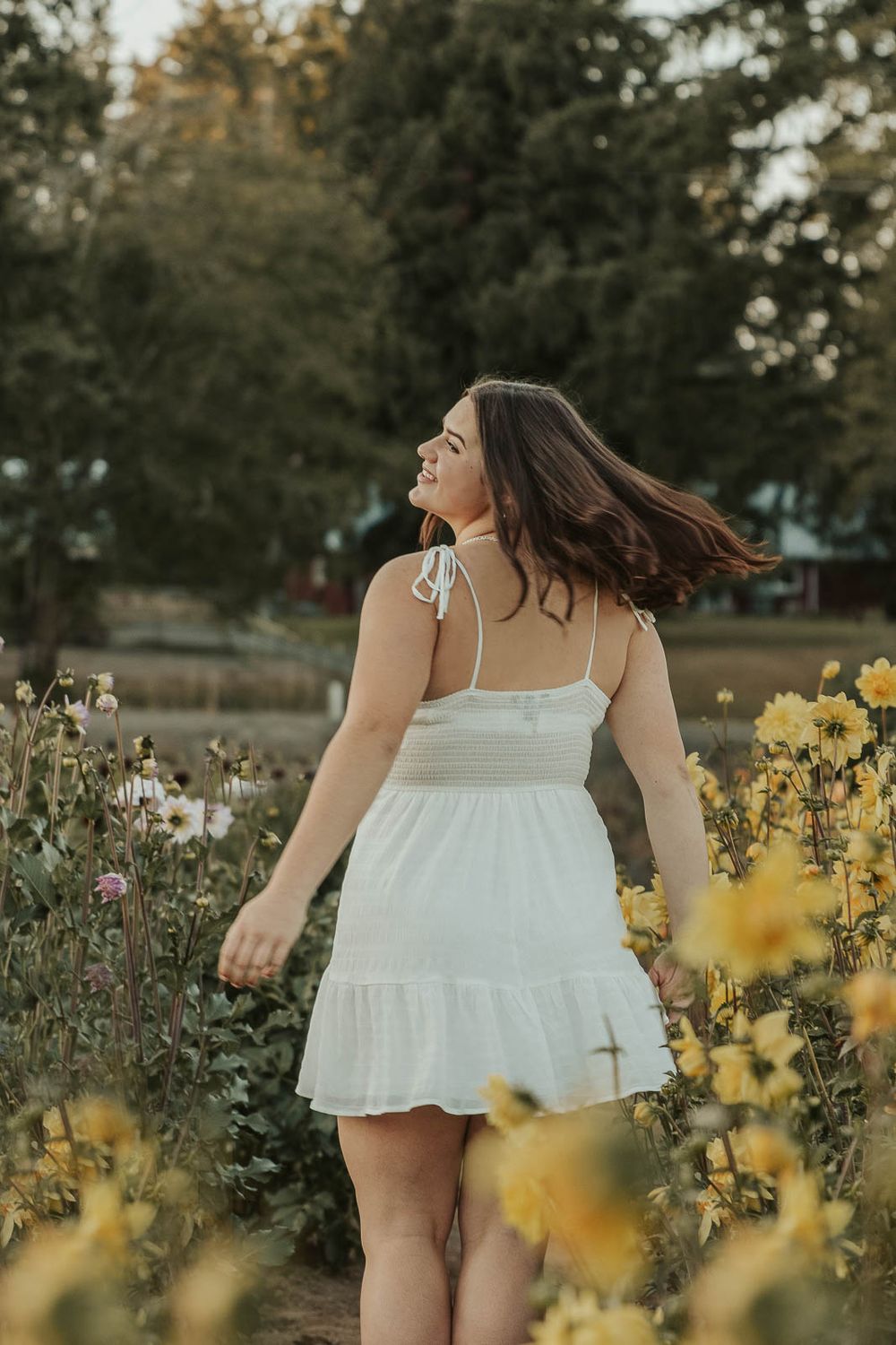 Haleigh's Senior Portraits in a Dahlia Flower Field | Spokane Senior ...