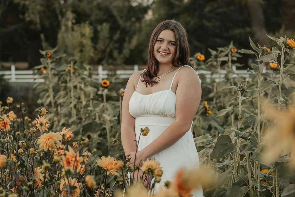 Haleigh's Senior Portraits in a Dahlia Flower Field | Spokane Senior ...