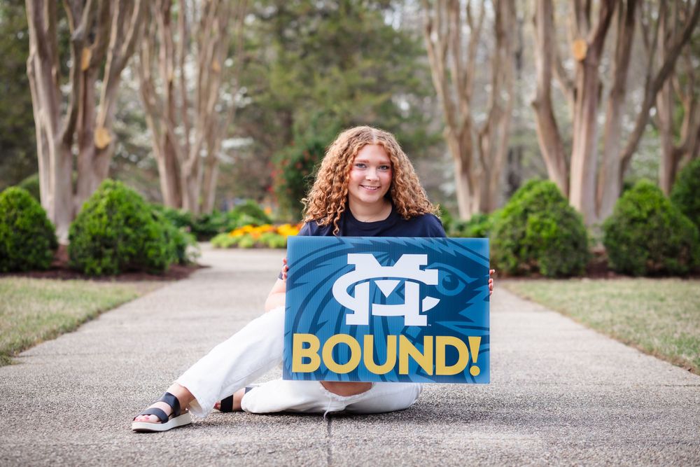 Where are you going to college? Why not declare it in a photo session ...