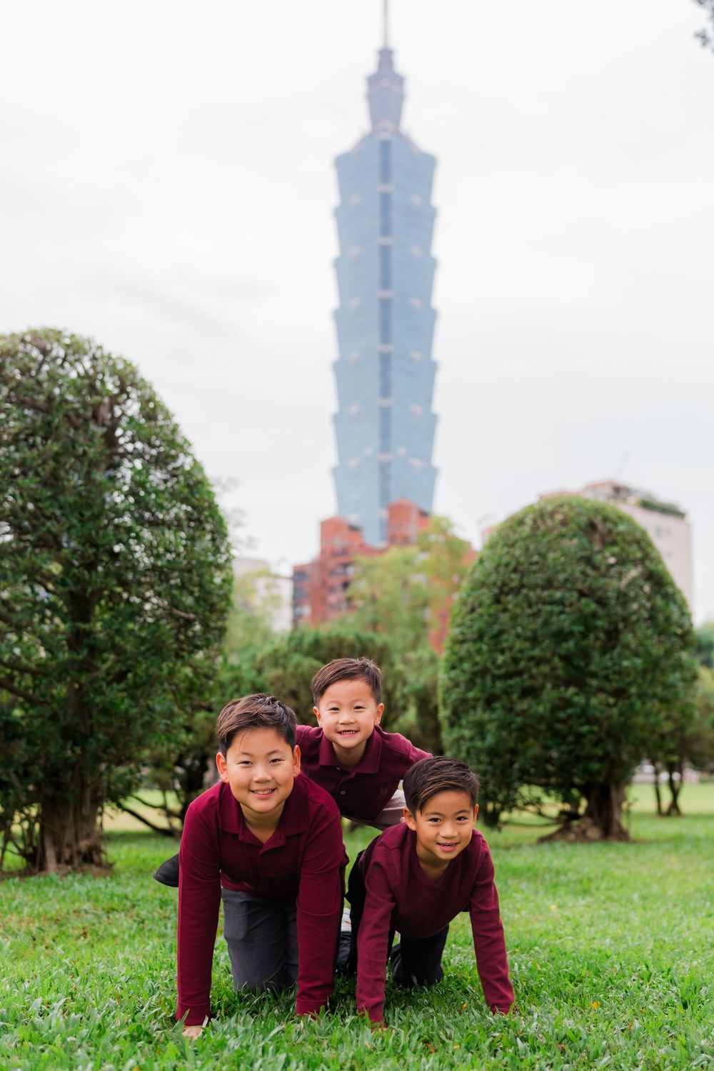 Family Christmas Card Photos in Taiwan at Sun Yat-Sen Memorial Hall and ...
