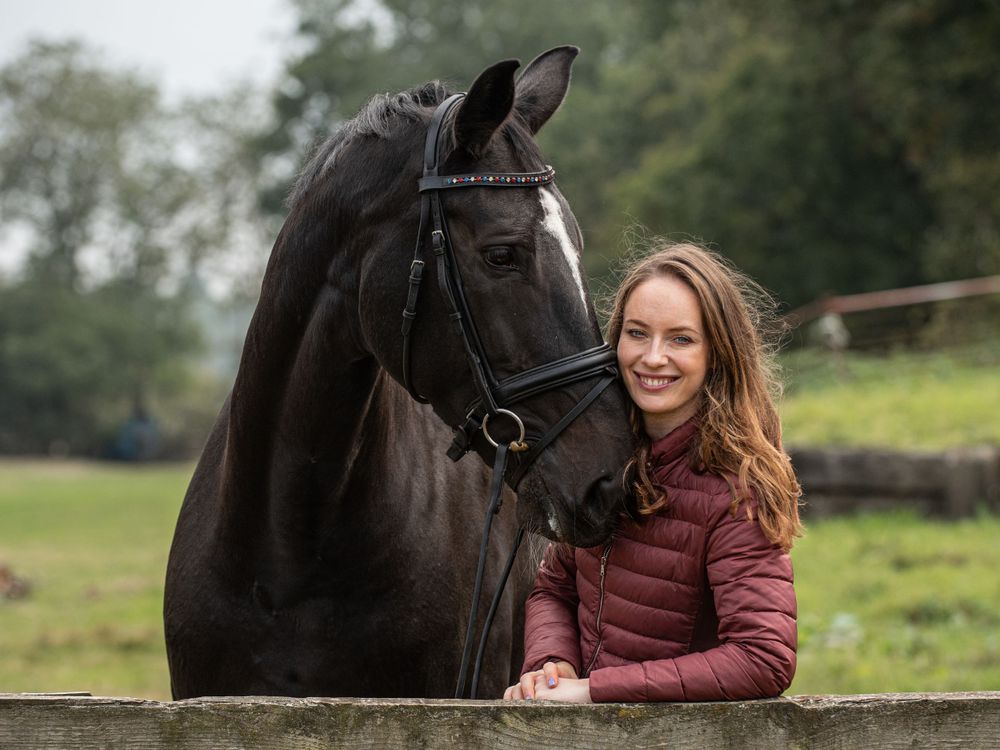 Daisy Coakley, Daya & Stella - An Equine Photoshoot - Holly Outtridge ...