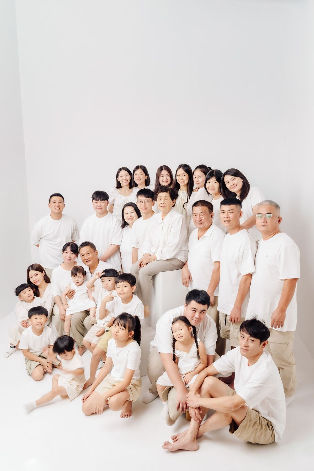 家庭寫真｜四代同堂棚內拍攝、近30人大家族 - Aspire Studio 渴望影像攝影工作室