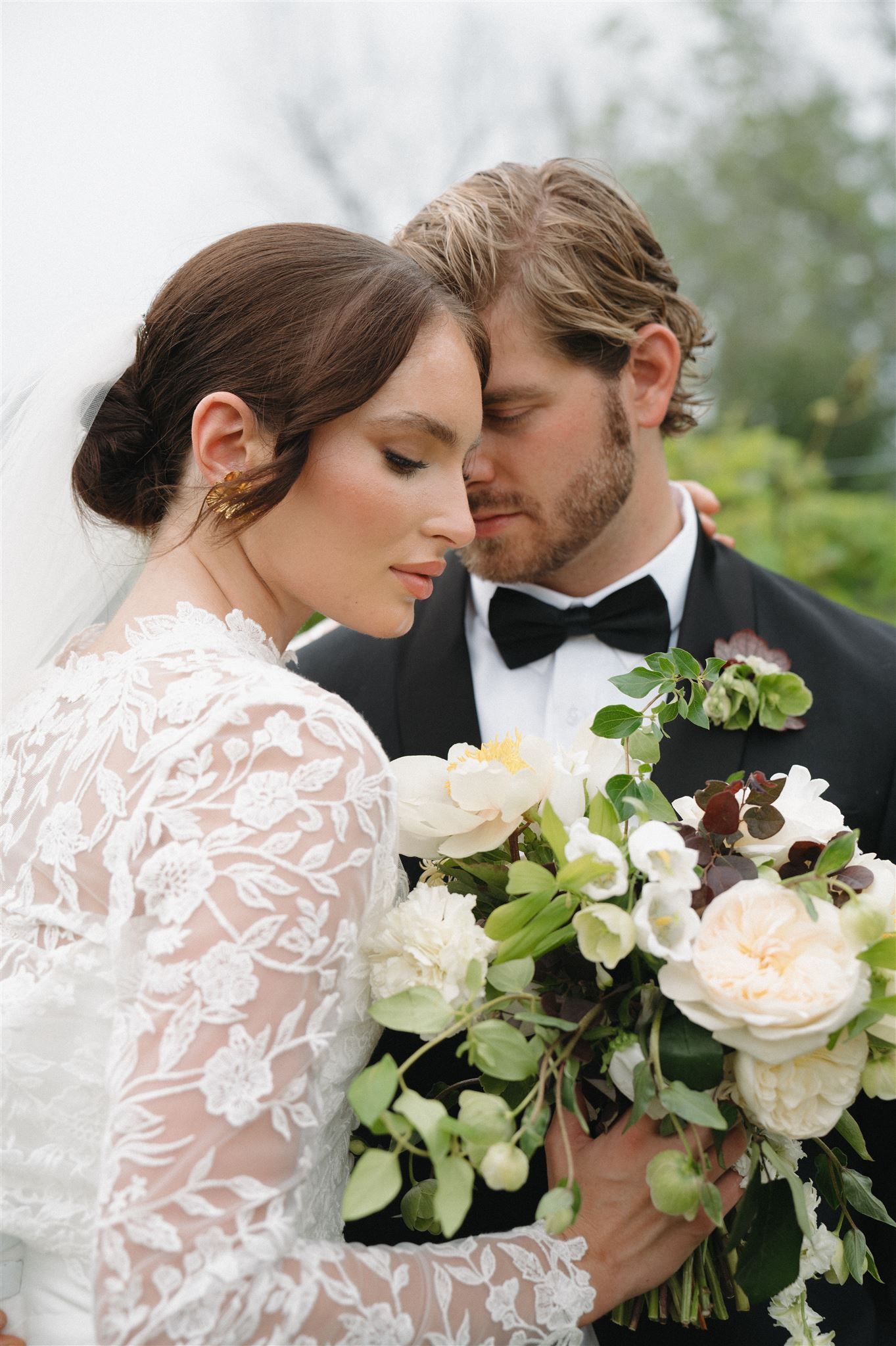 A Stunning Sandlewood Manor Wedding: Kendall & Carter's Elegant ...