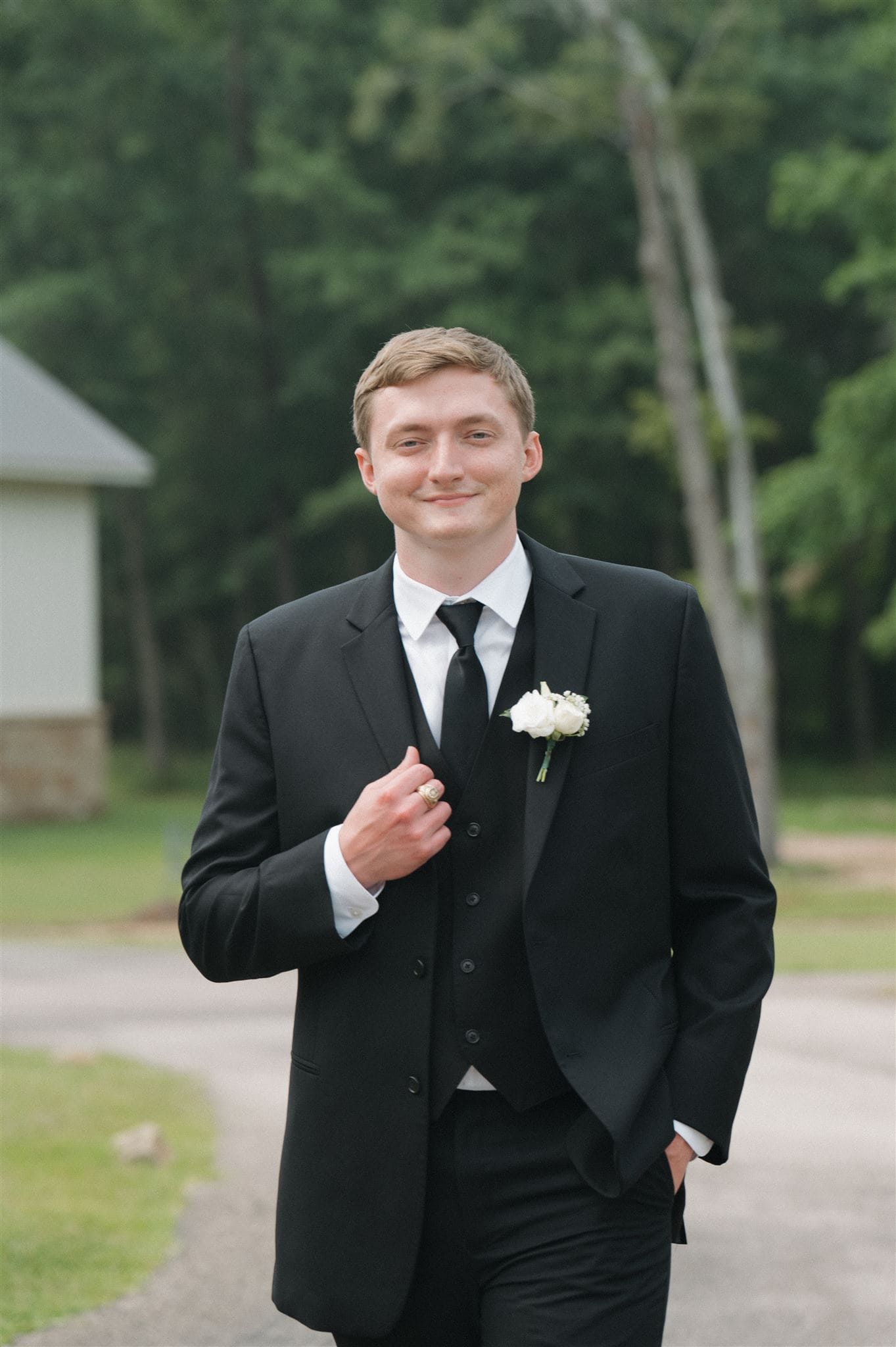 Magnolia Meadows Wedding: Kayla and Brady's Modern Romance