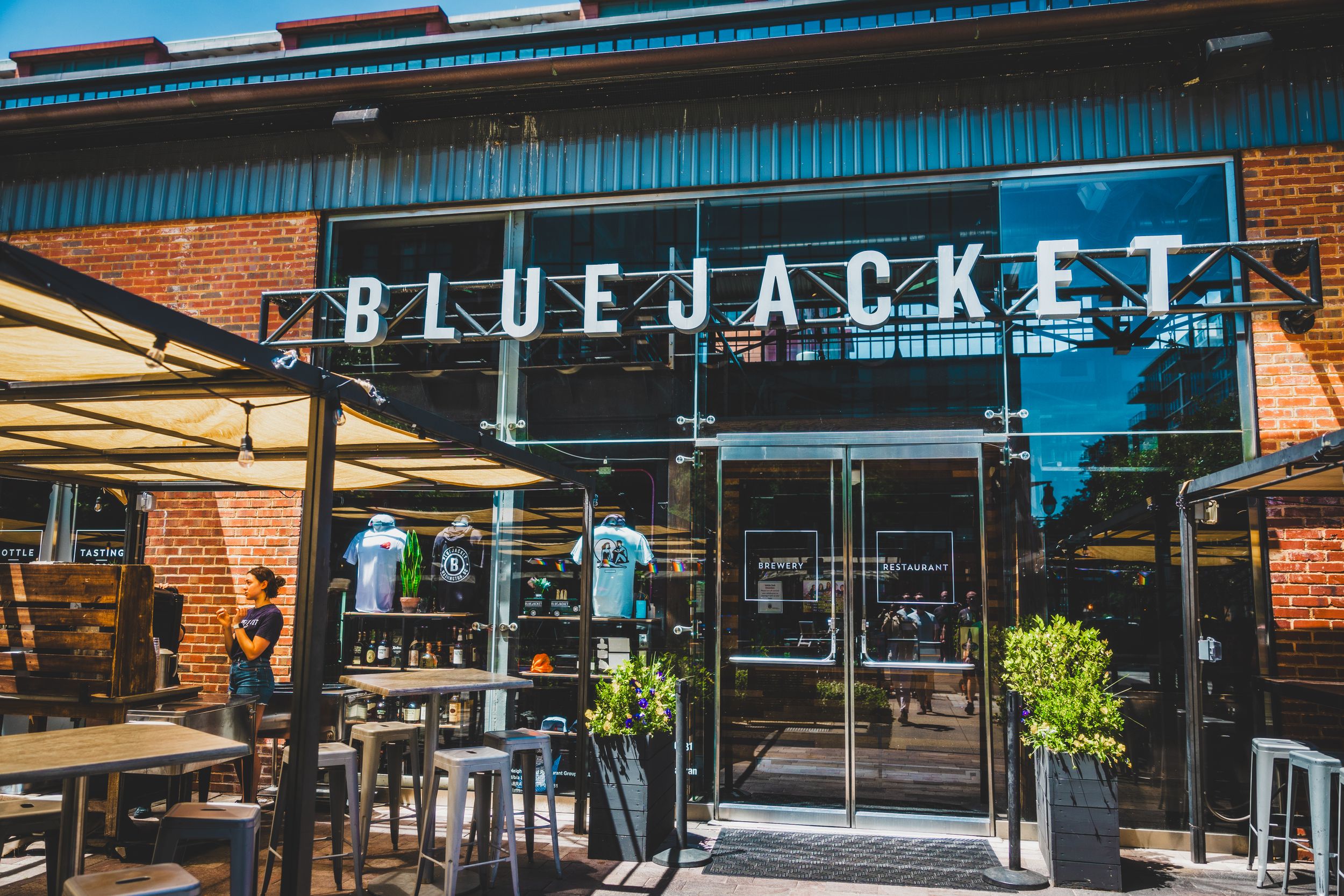 A Hip Wedding At The Bluejacket Brewery