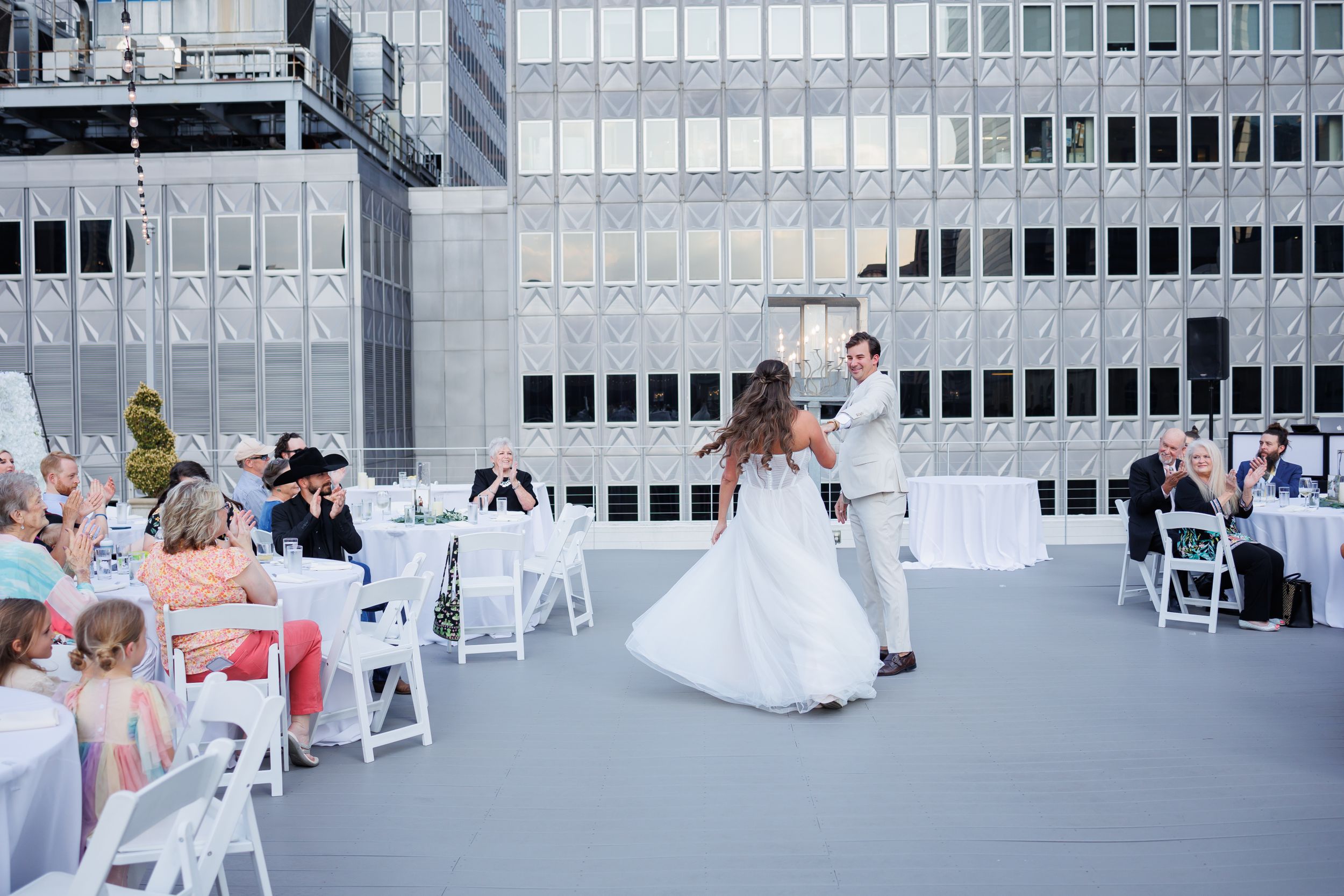 Chelsey & Casey’s Dallas Rooftop Wedding at 400 North Ervay - K ...