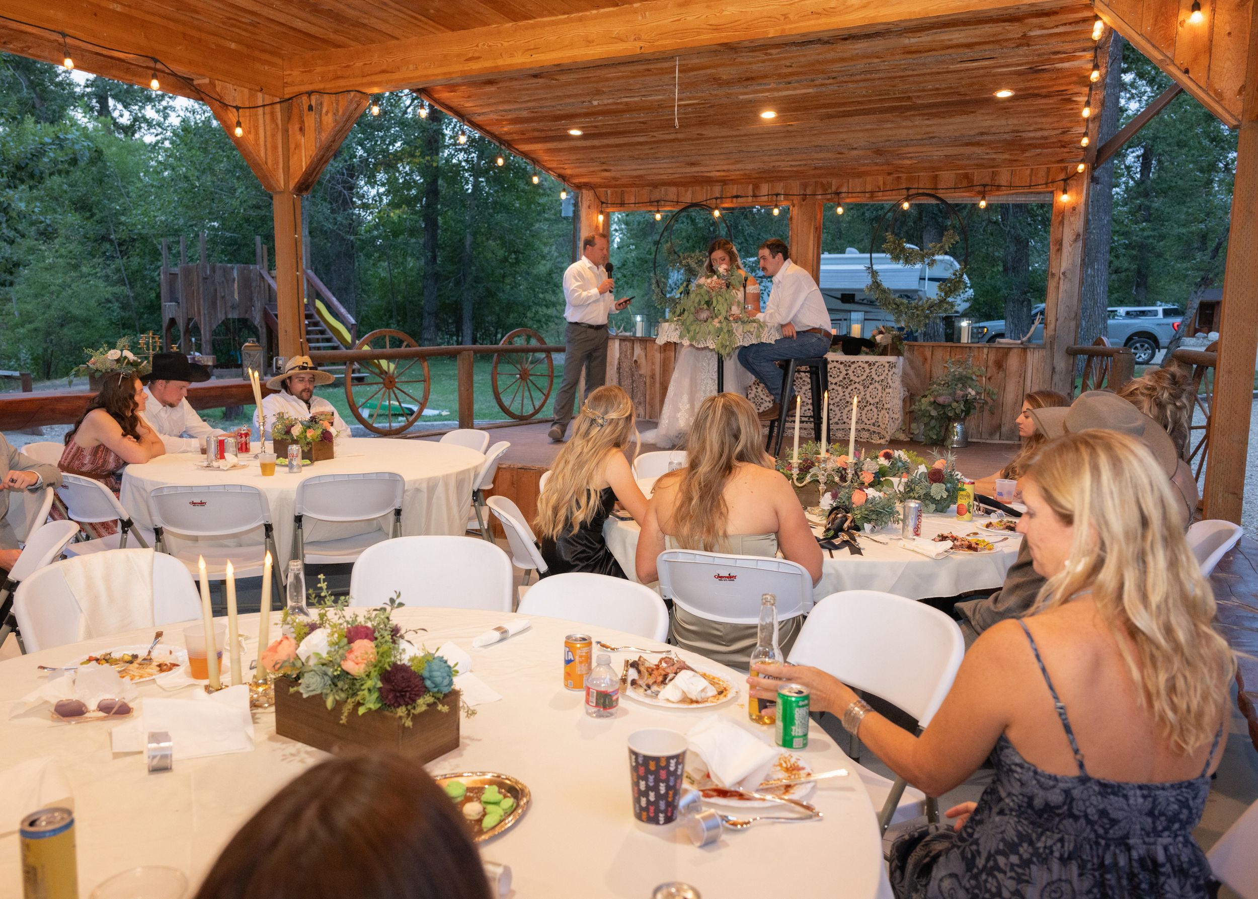 Castaway Cabins, Montana Wedding - Hearts & Horizons