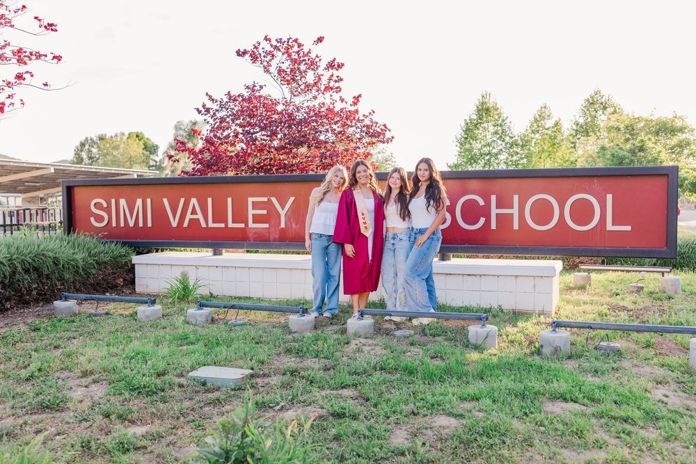 Graduation Photos in Simi Valley 📸🎓 – More Than Just Cap & Gown ...