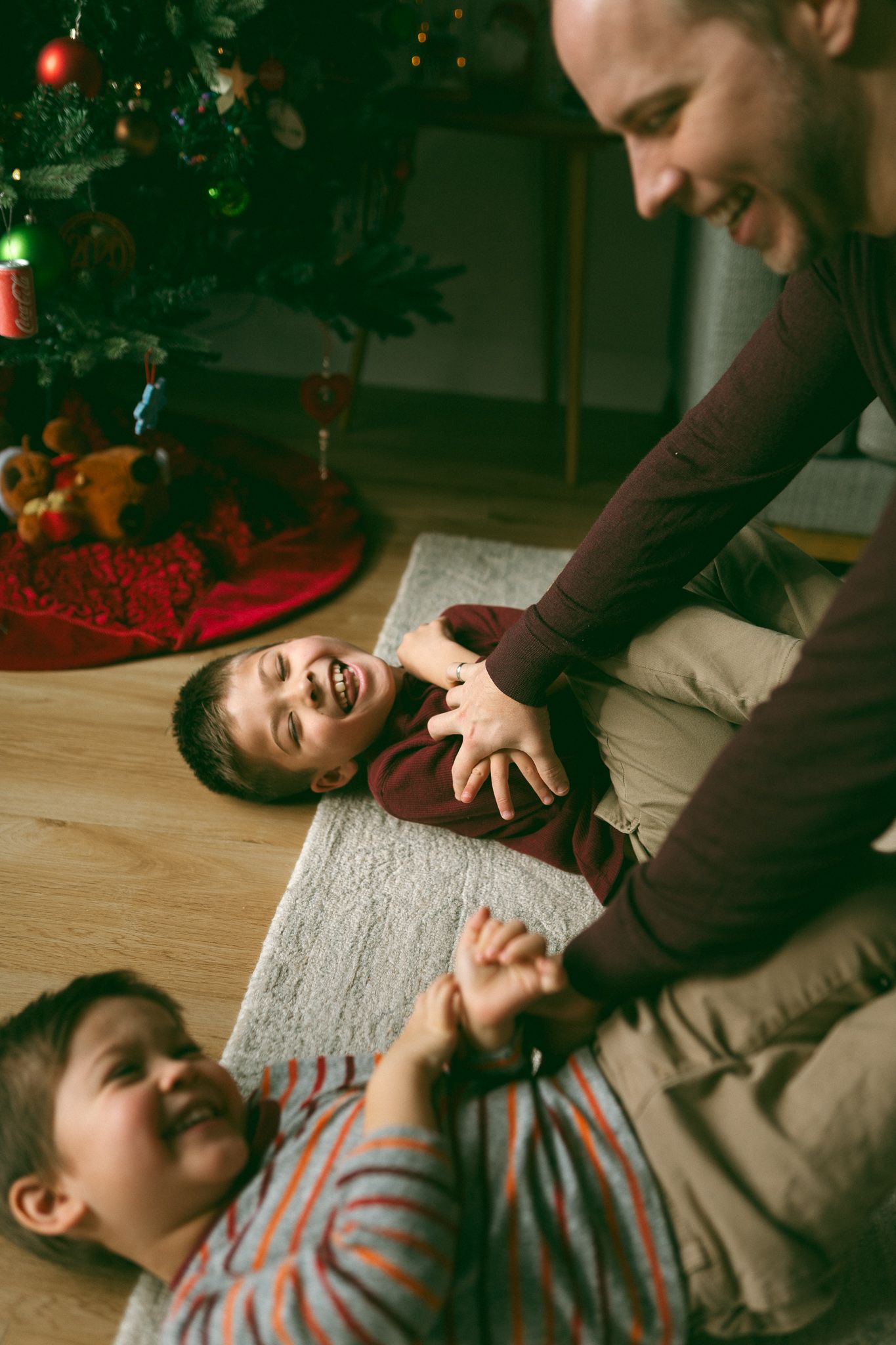 Why You Should Choose a Christmas Family Session at Home | Kingston ...