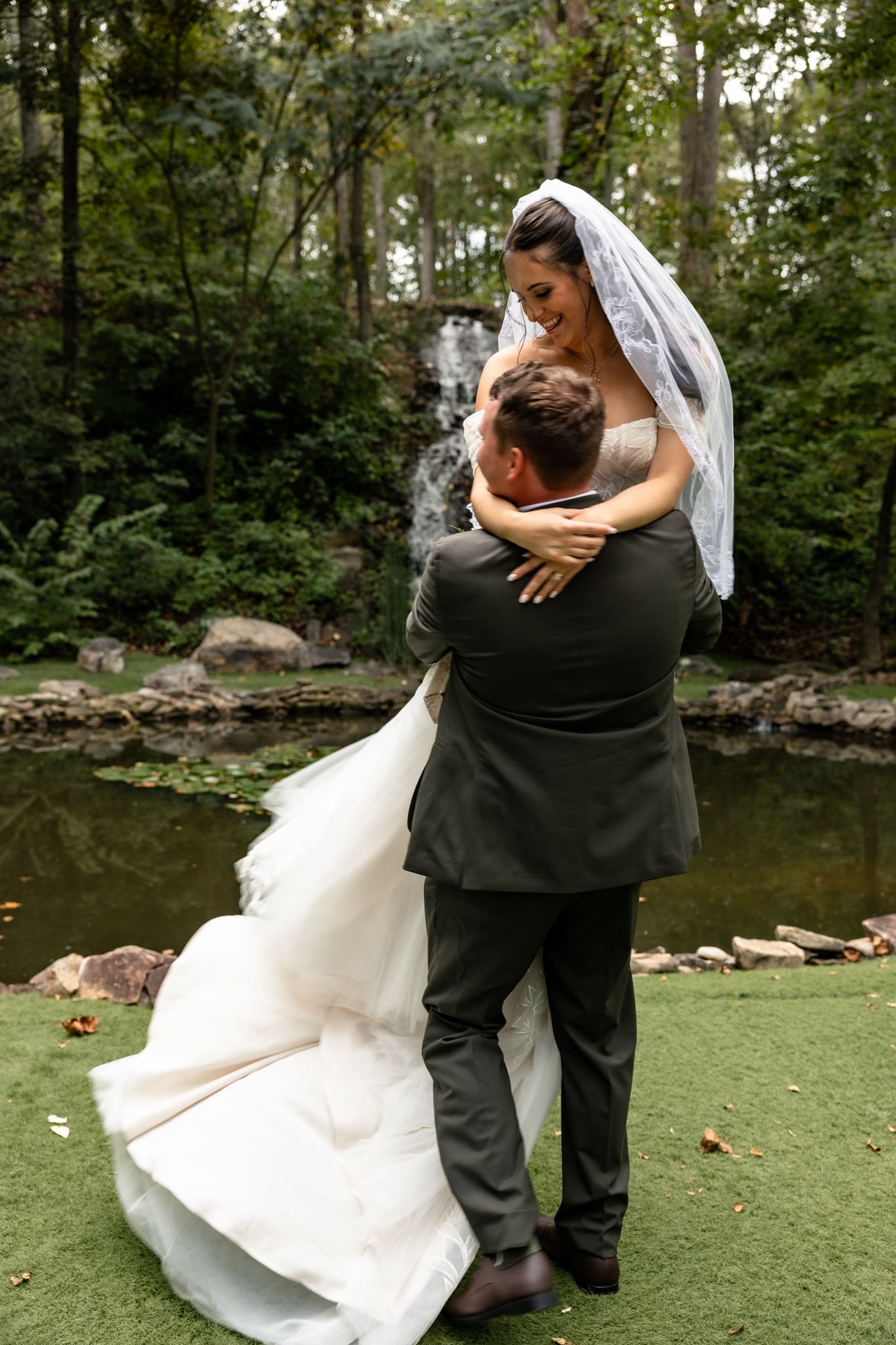 Wedding and Elopement Photographer - Lucy Jacobs Photography