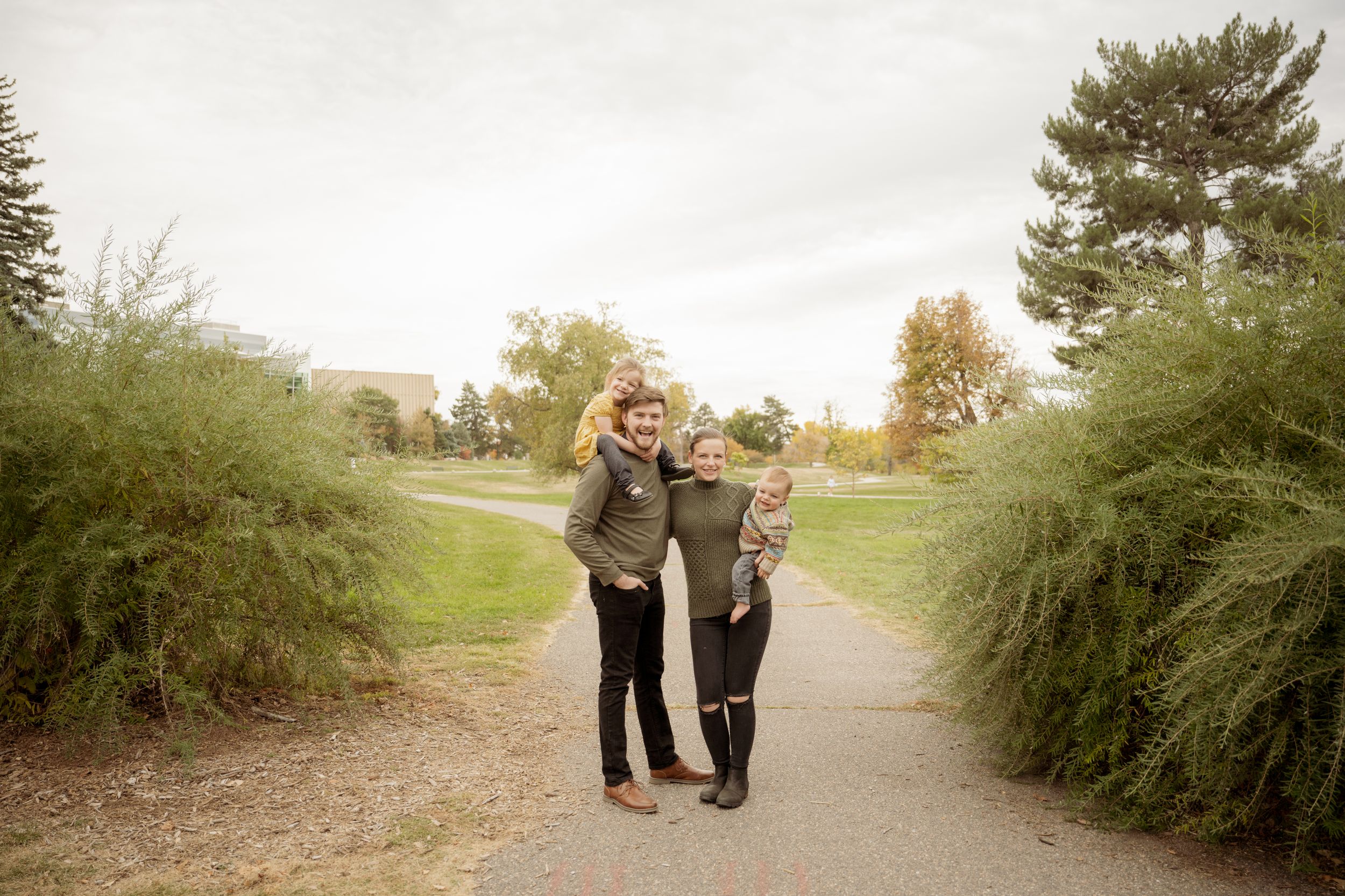 Importance of Candid Shots in Family Photography - Best Photographers ...