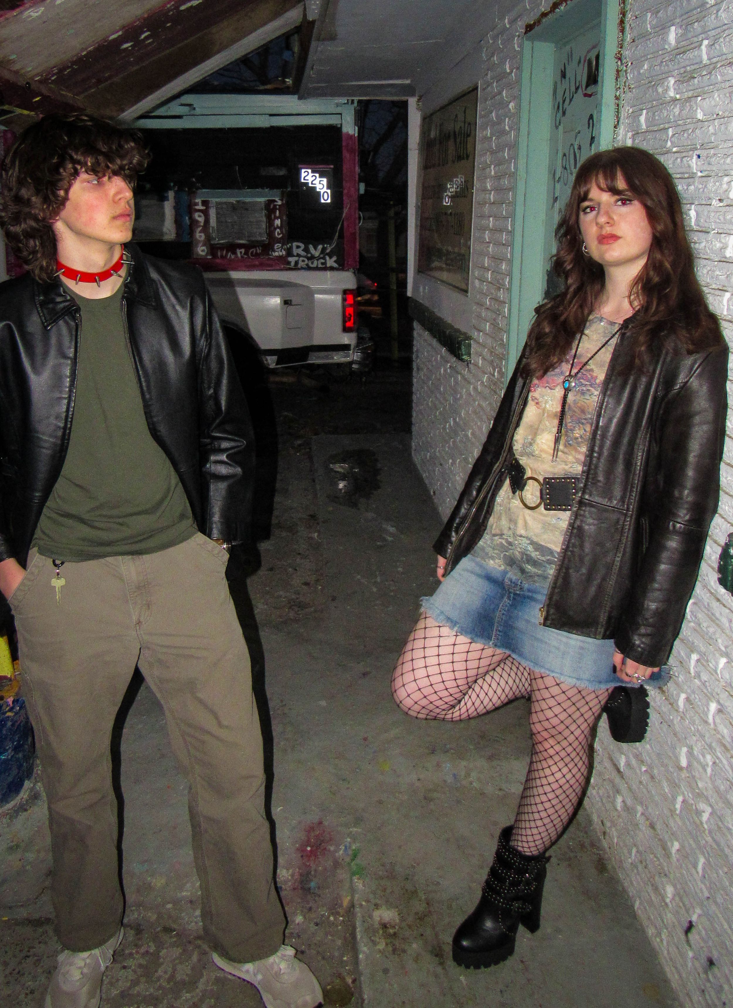 INDIE SLEAZE: Recycled Fashion Trends - Blossom Fashion Magazine