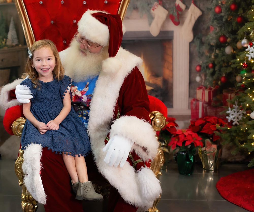 Cupcakes with Santa Sessions at Smallcakes Cupcakery and Creamery ...