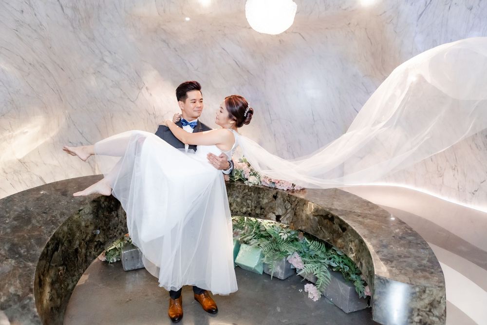 Adeline & Nico | Classy Peach & Gold Glamour Wedding in a Marble Cave ...